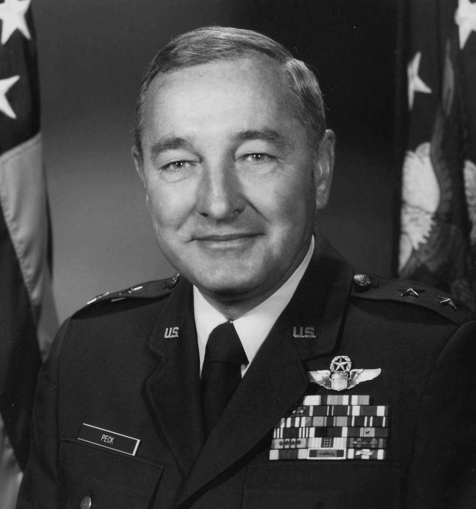 MAJOR GENERAL EARL G. PECK > Air Force > Biography Display