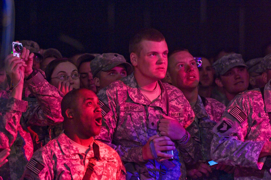 Troops at FOB Sharana in Afghanistan watch Toby Keith and his band ...