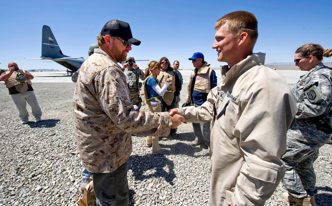 After landing at a Forward Operating Base, Toby Keith shakes hands with ...