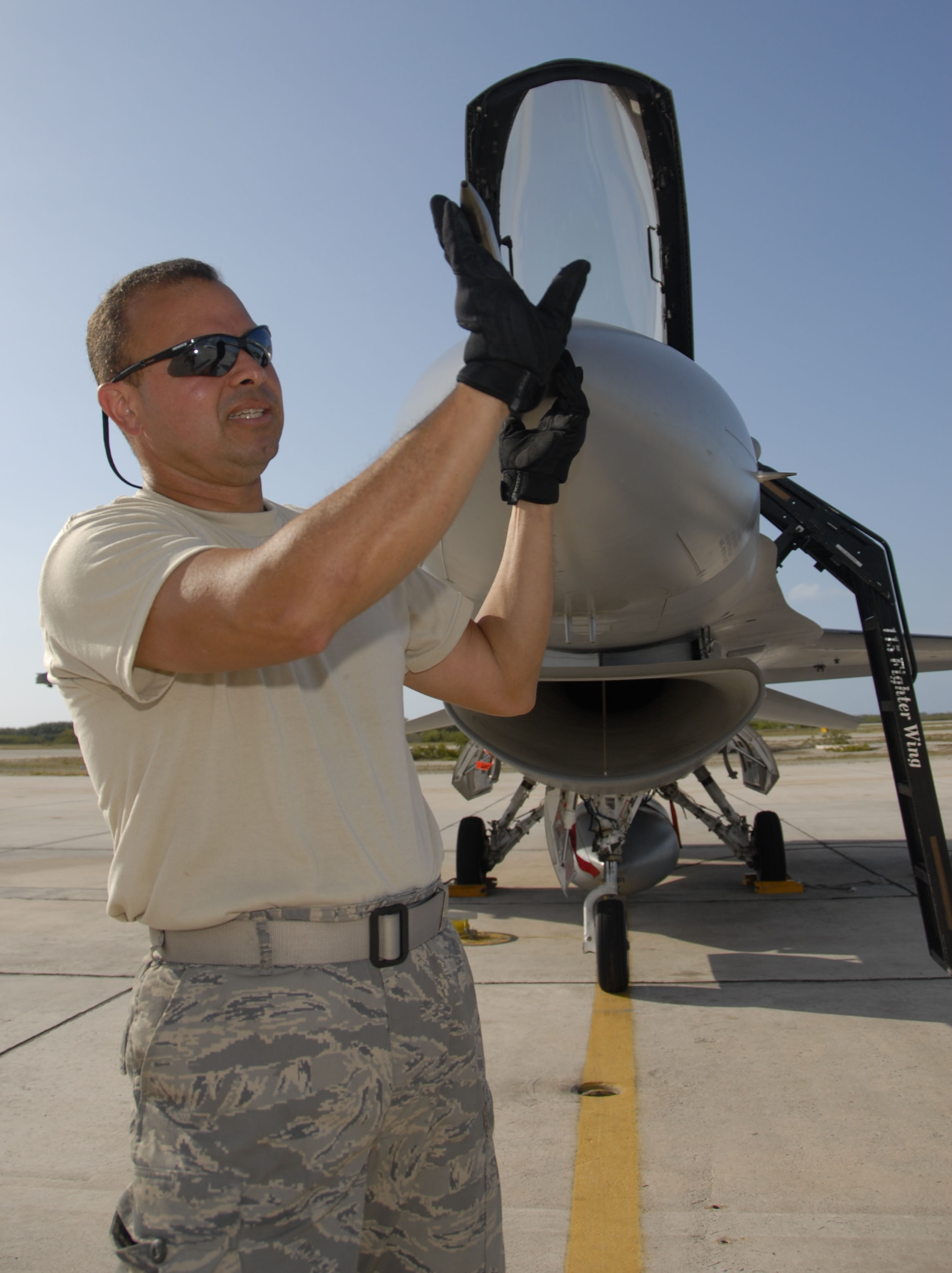Air Force, Navy combine for air combat skills training > Air Force ...