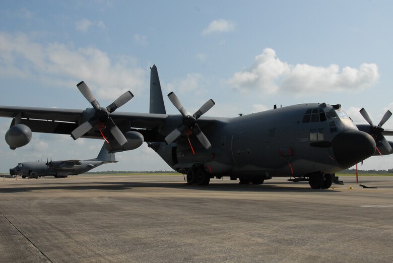 Ready & waiting: Duke Field flightline > 919th Special Operations Wing ...