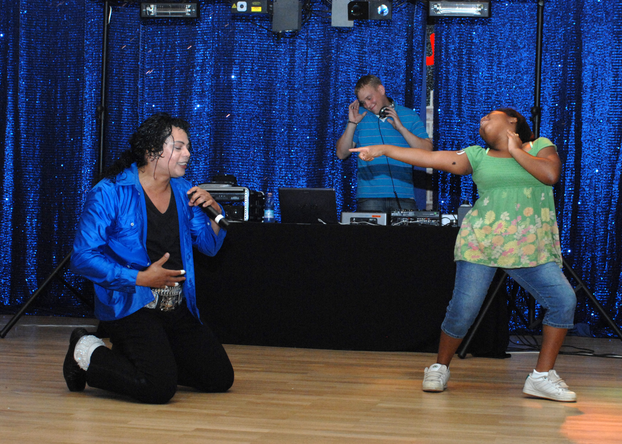 Michael Jackson impersonator performs tribute > Spangdahlem Air Base > News