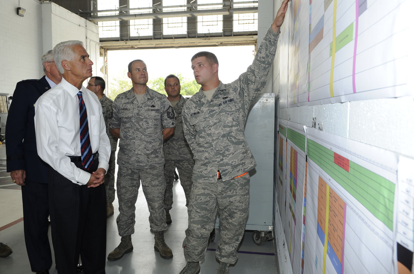 Governor Crist visits MacDill