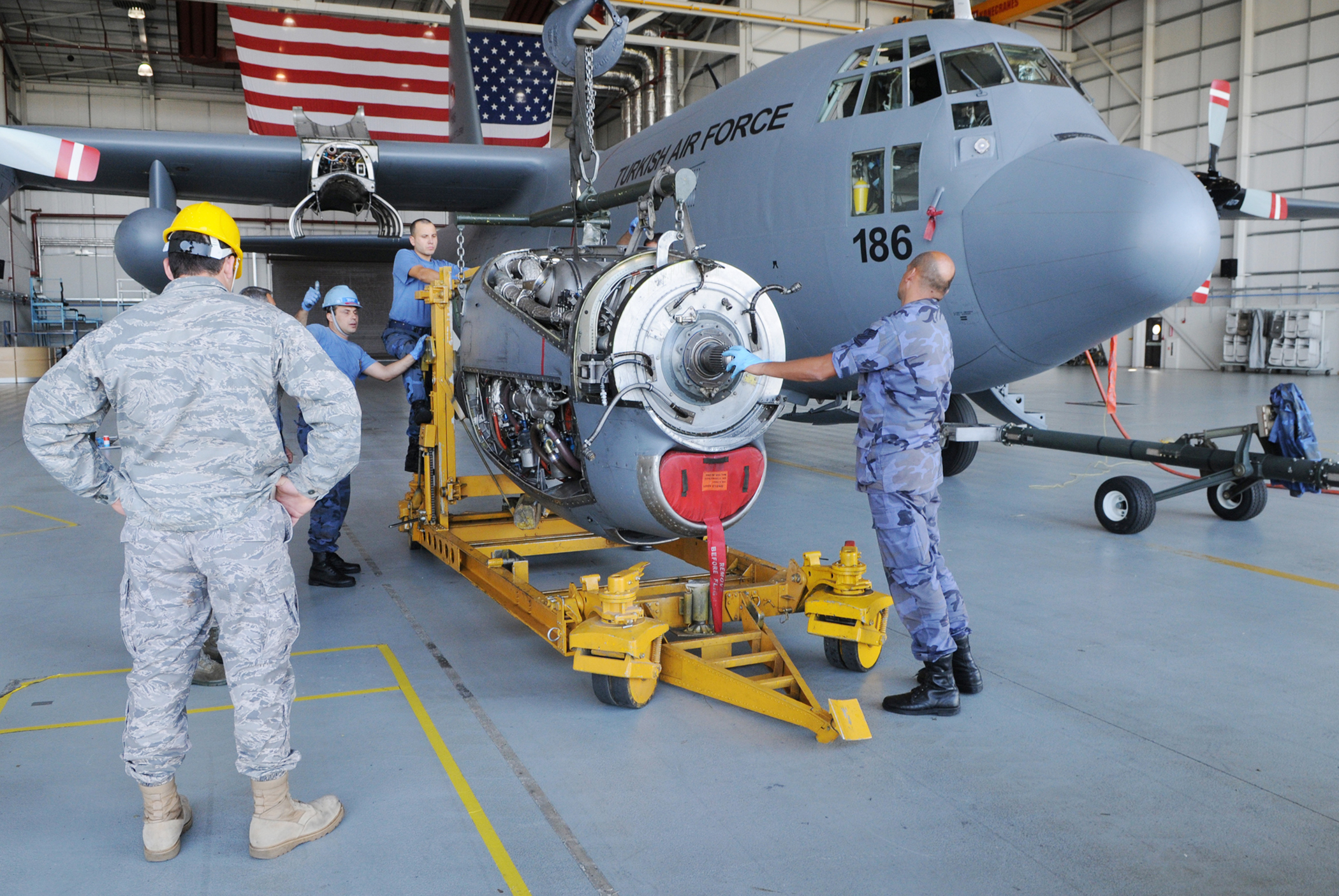 Mildenhall serves as base for Turkish C-130 engine replacement > Air ...
