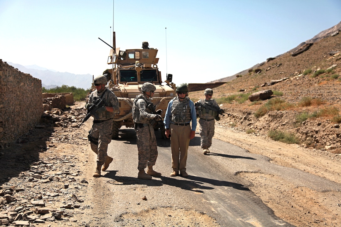 U.S. Army Brig. Gen. Guy L. Sands-Pingot, right, and U.S. Air Force 1st ...