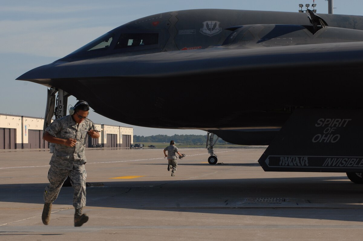 Pull the chocks maintainers "Rock" > Whiteman Air Force Base > Article ...