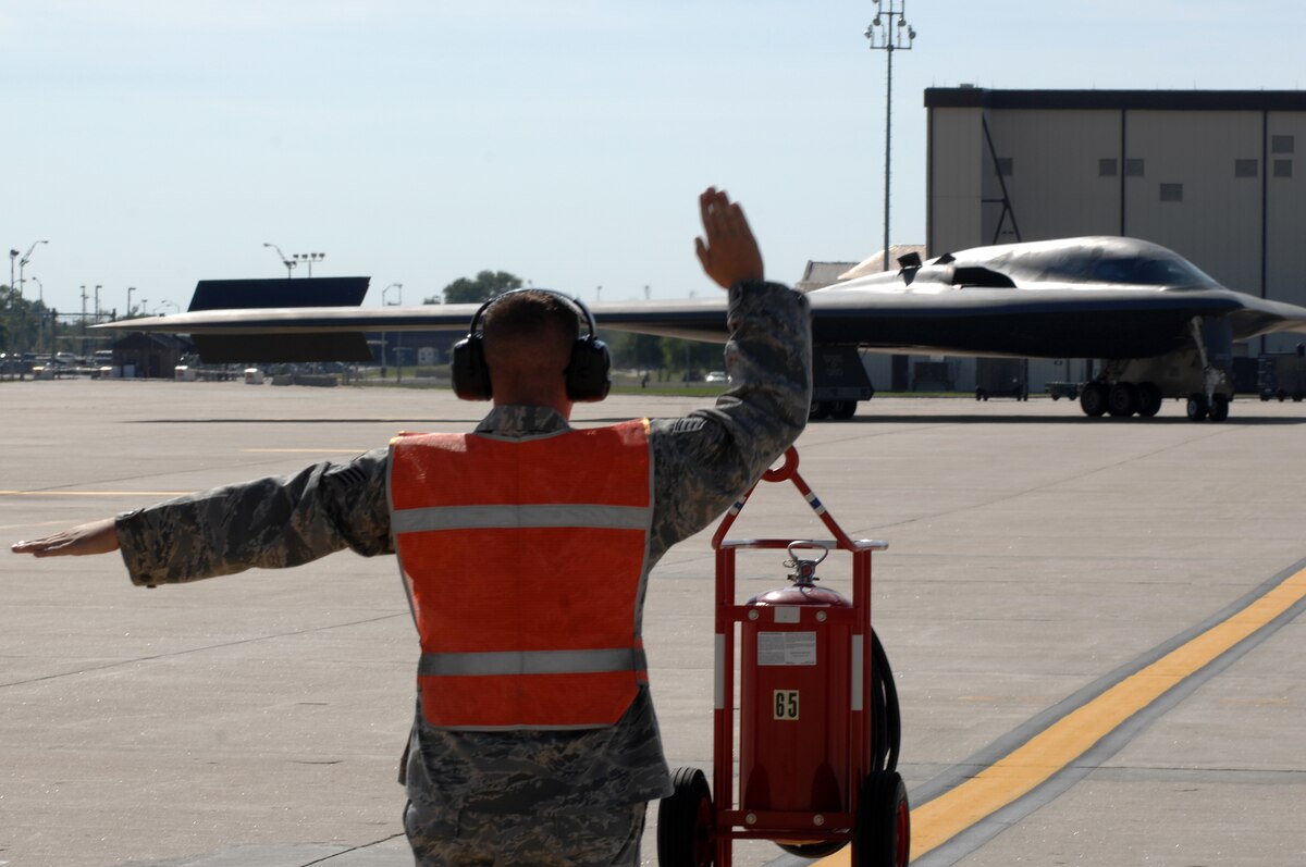 Pull the chocks maintainers "Rock" > Whiteman Air Force Base > Article ...