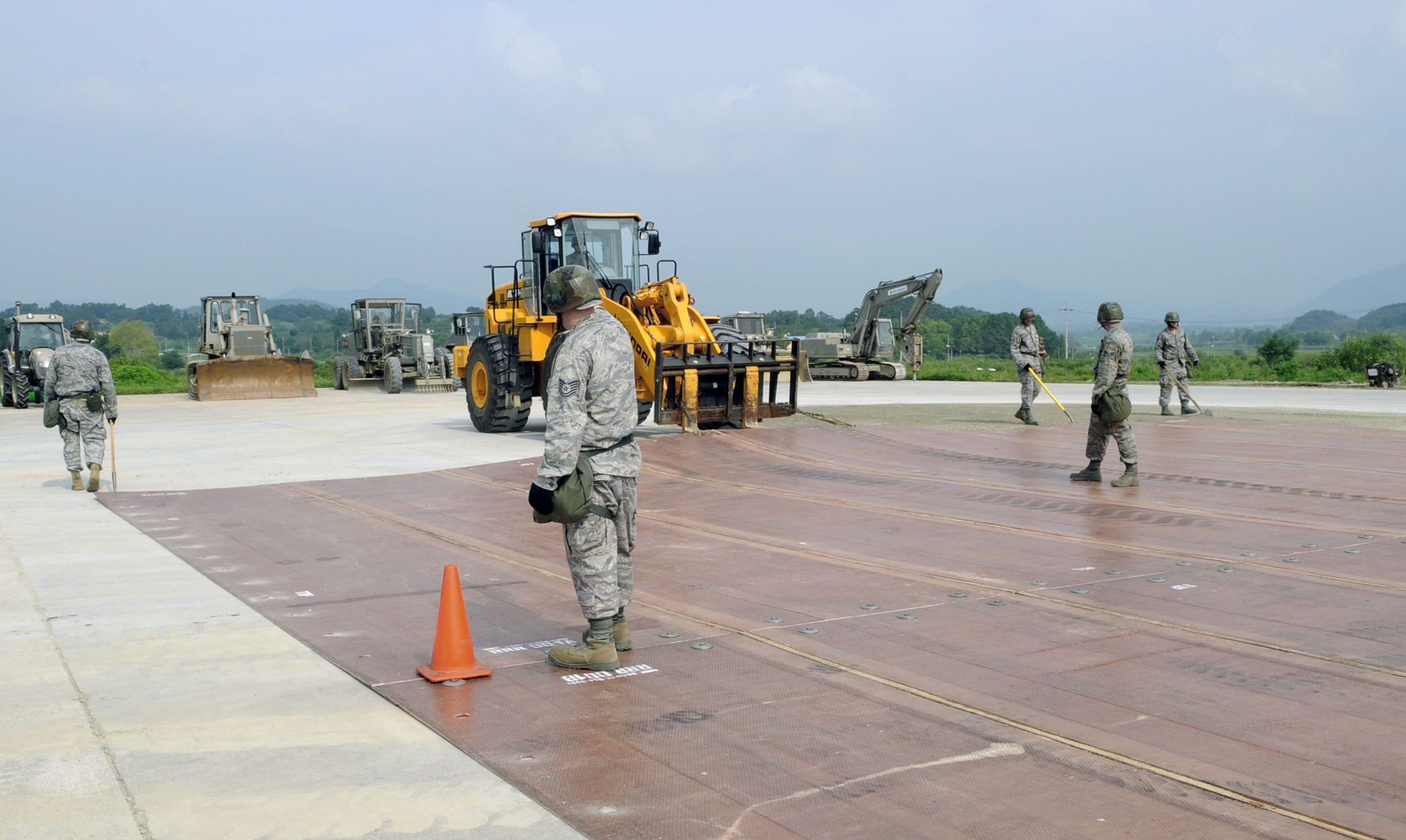 Osan AB's airfield damage repair team train with South Korean air force