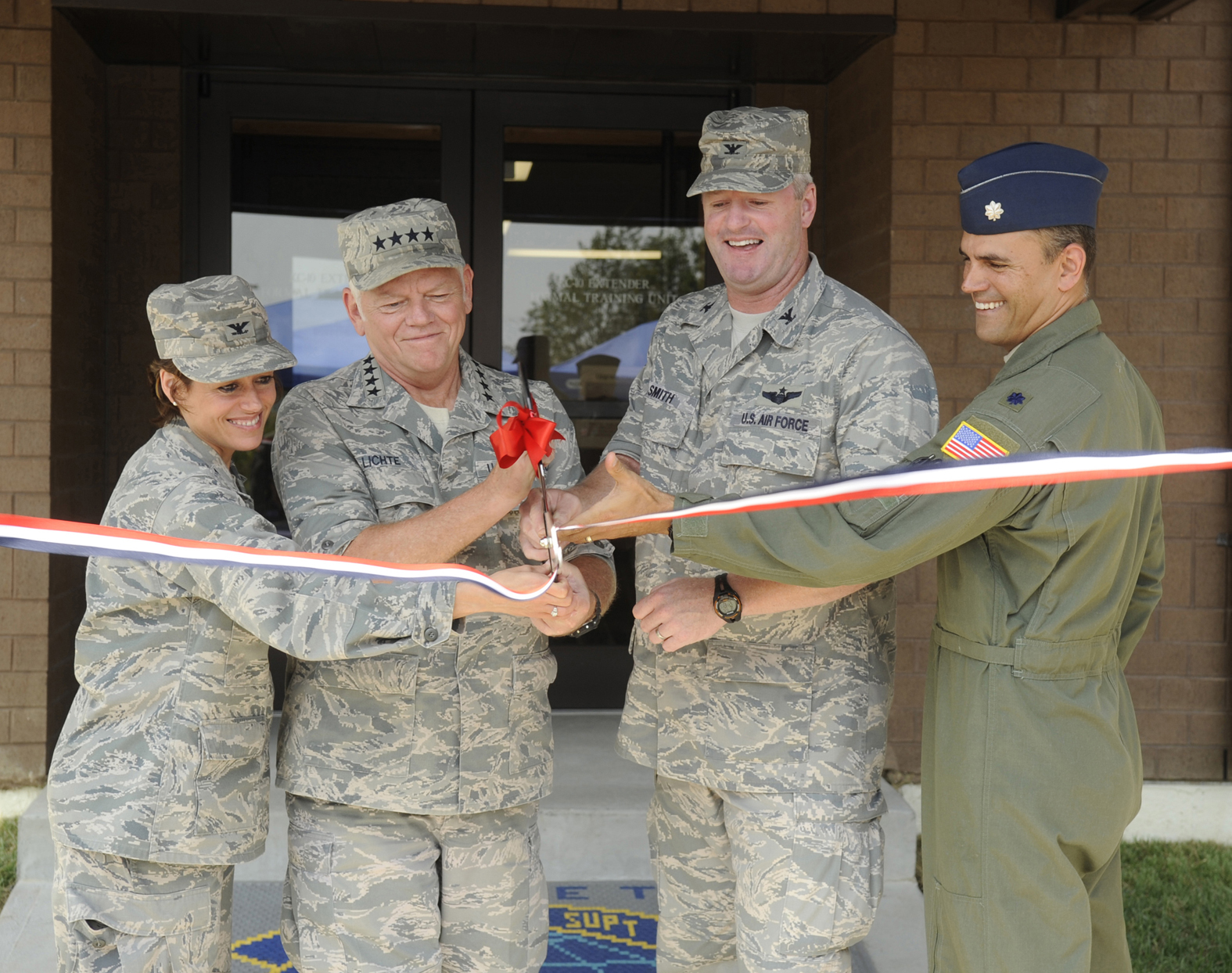 AMC commander visits JB MDL > Joint Base McGuire-Dix-Lakehurst ...