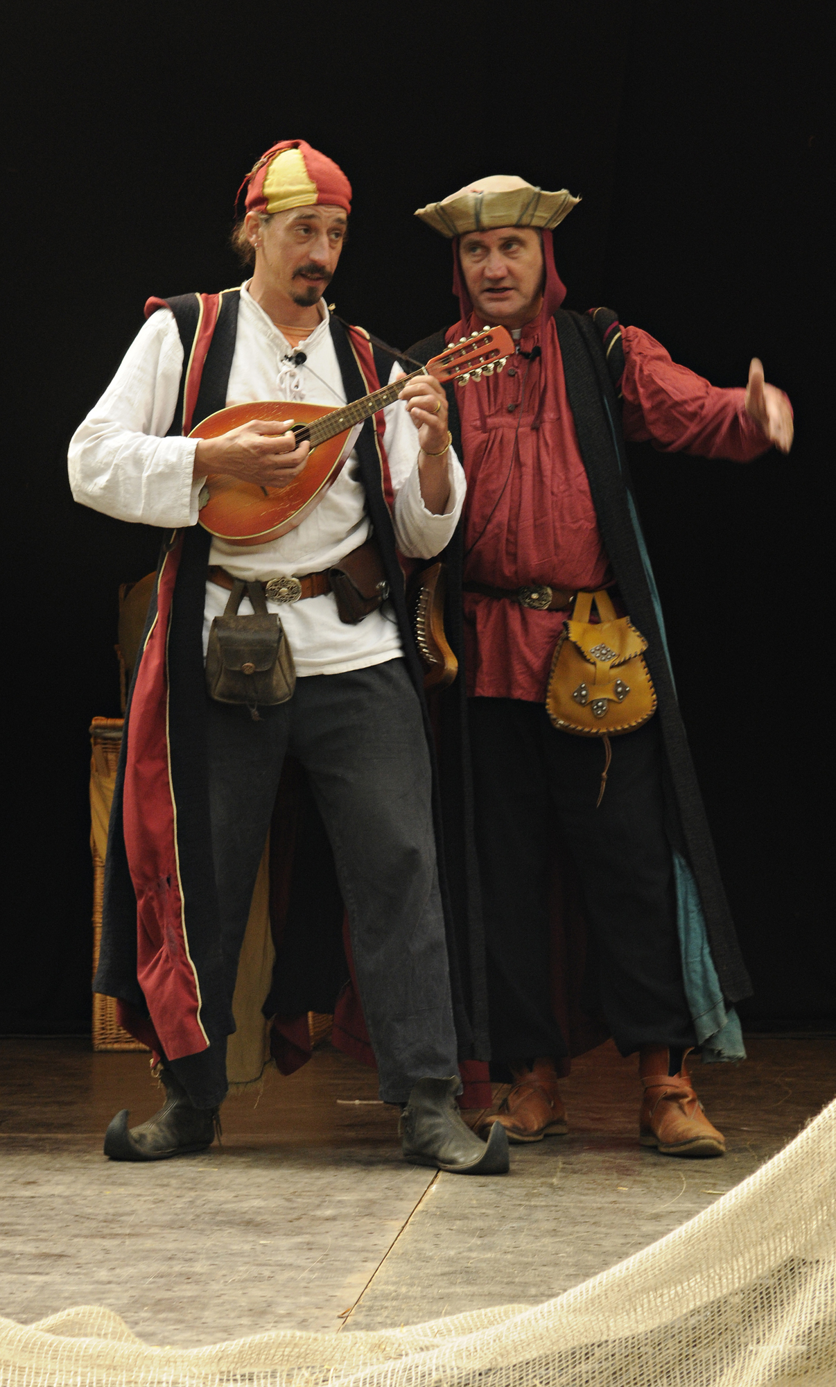 Manderscheid's medieval festival brings history to life > Spangdahlem ...