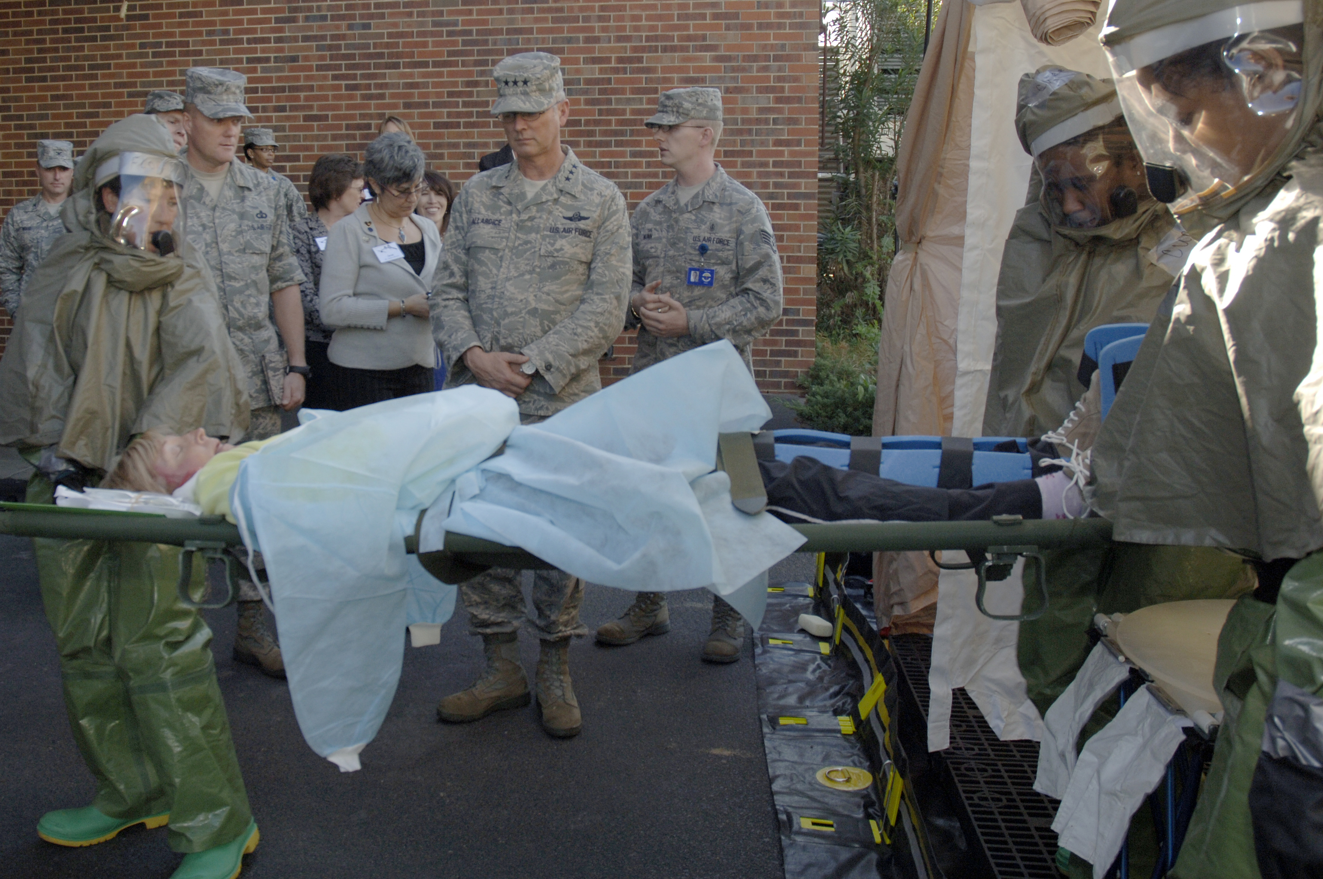 18 AF commander and command chief visit CAFB > Joint Base Charleston > News