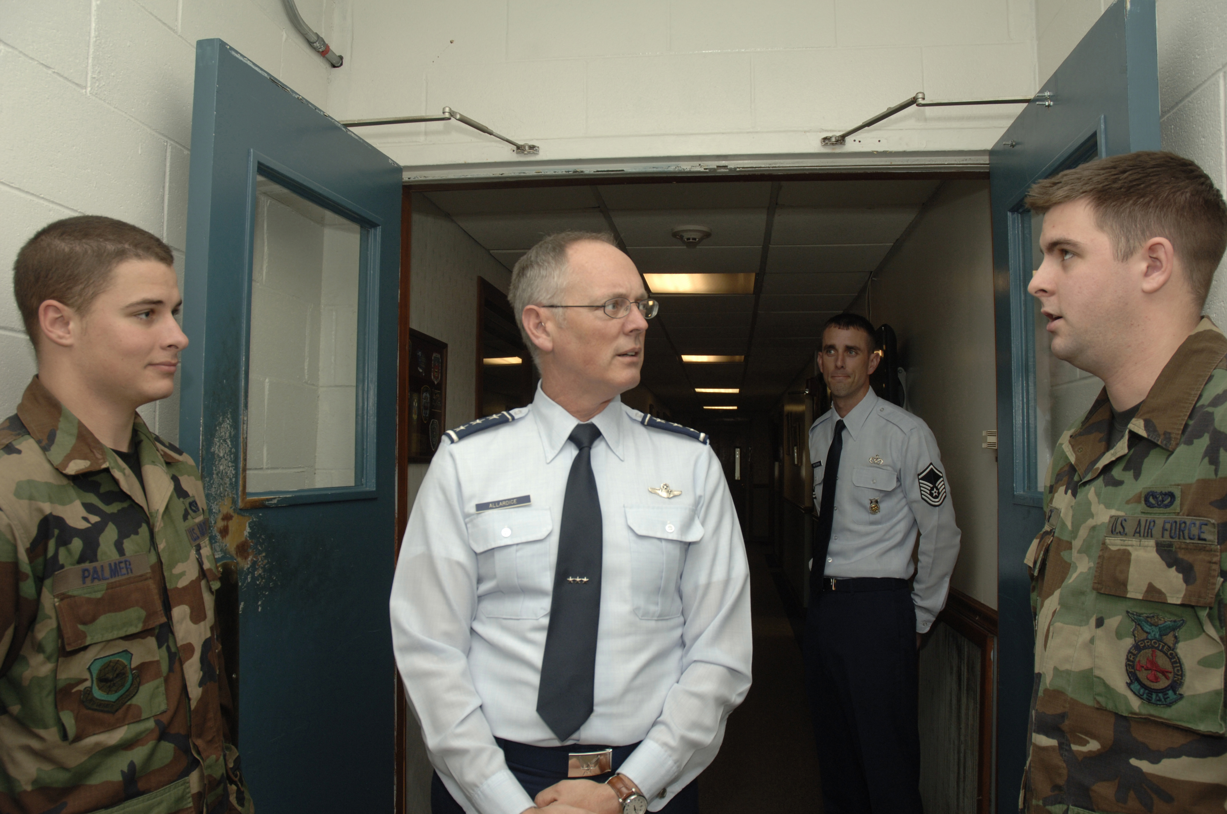 18 AF commander and command chief visit CAFB > Joint Base Charleston > News