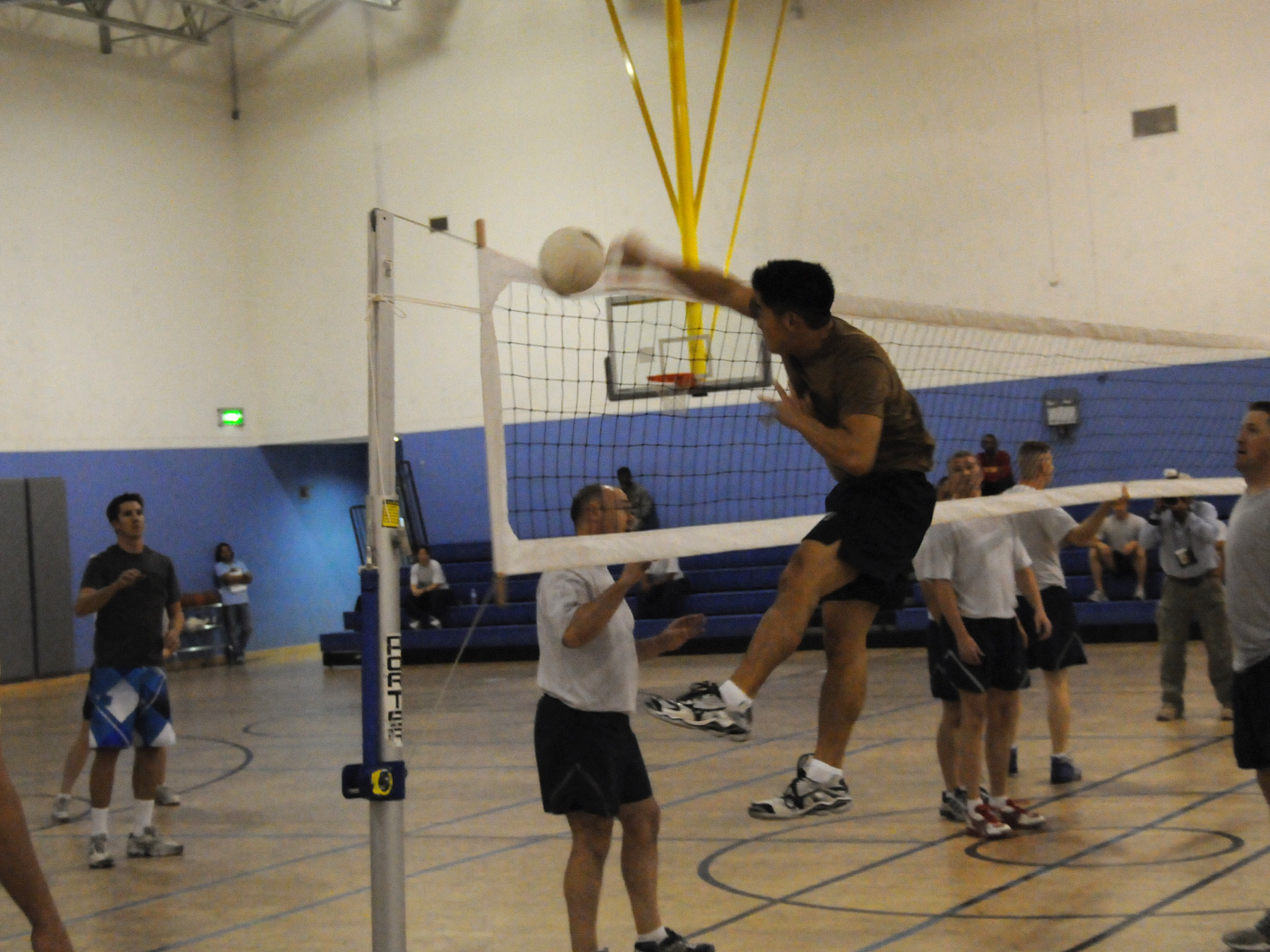 Shaw sergeant leads CAOC volleyball team to victory > Shaw Air Force ...