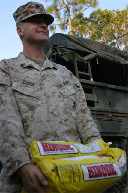MSSG-24 carries food for charity > 24th Marine Expeditionary Unit > News