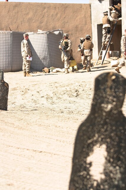 Camp guard on call in one of Iraq's danger areas > 2nd Marine Division ...