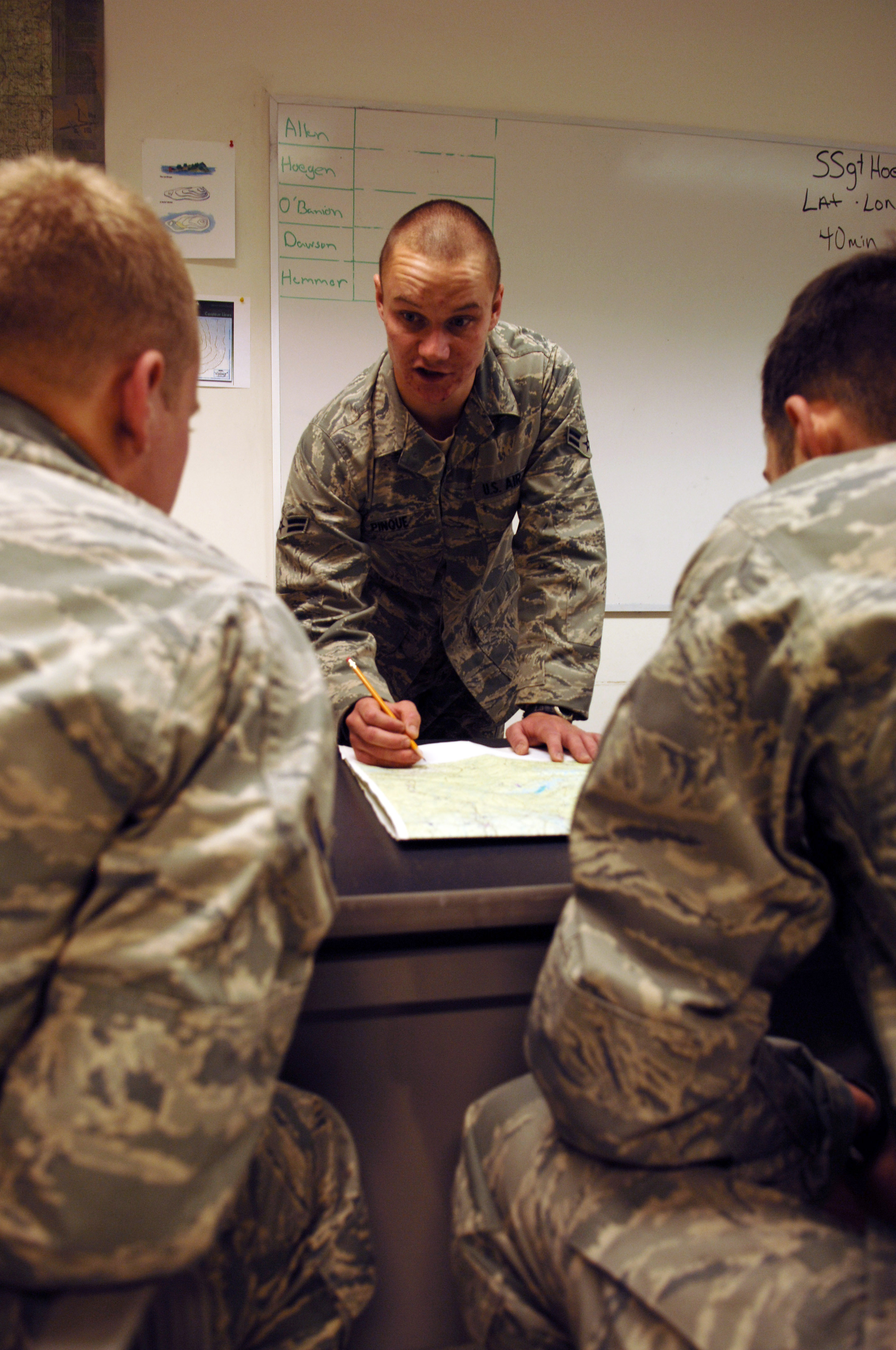 SERE fire circle: Learning to teach the art of survival > Fairchild Air ...