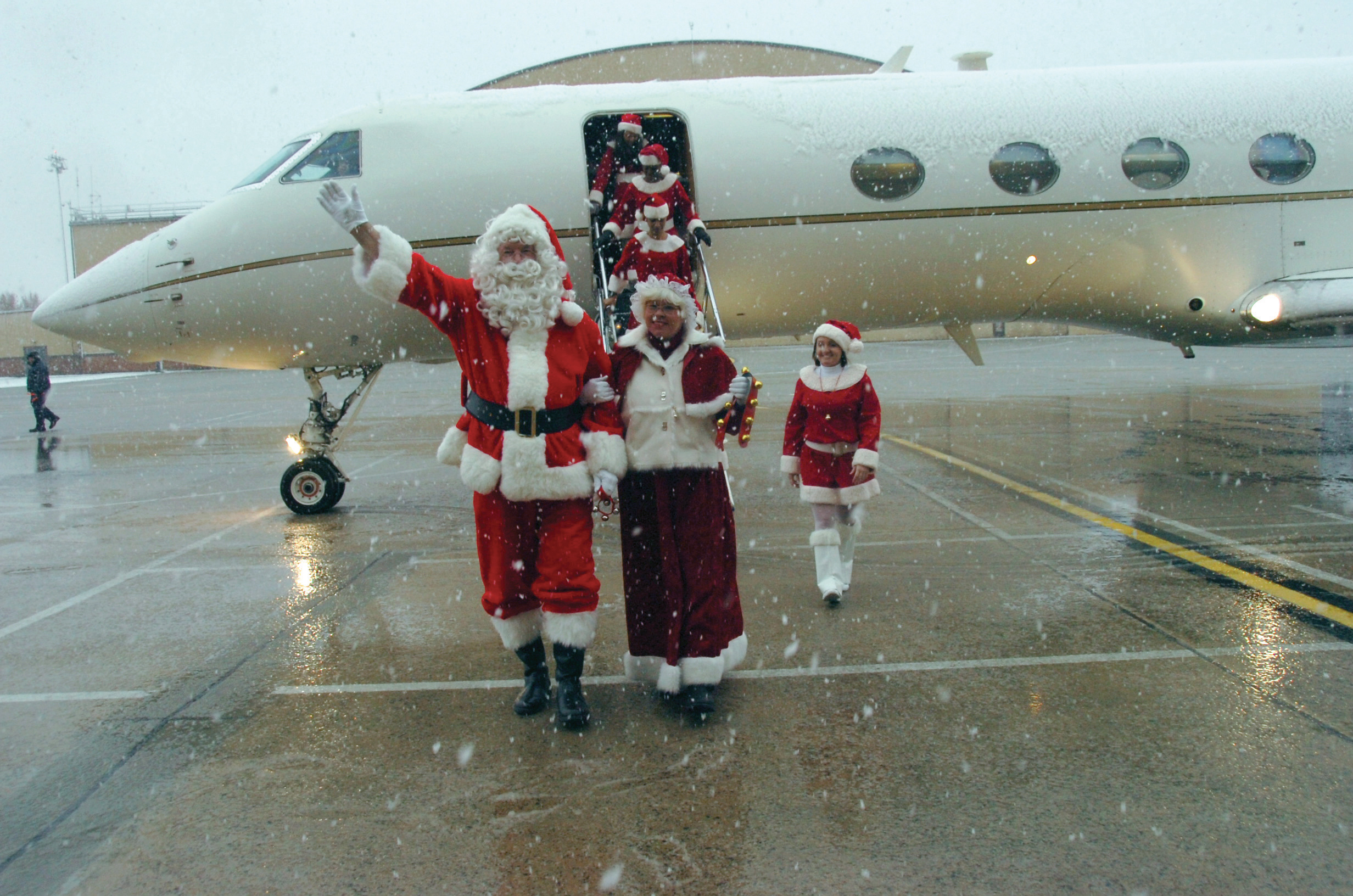 SANTA, MRS. CLAUS VISIT ANDREWS FOR PARENTS, CHILDREN FIGHTING CANCER PARTY