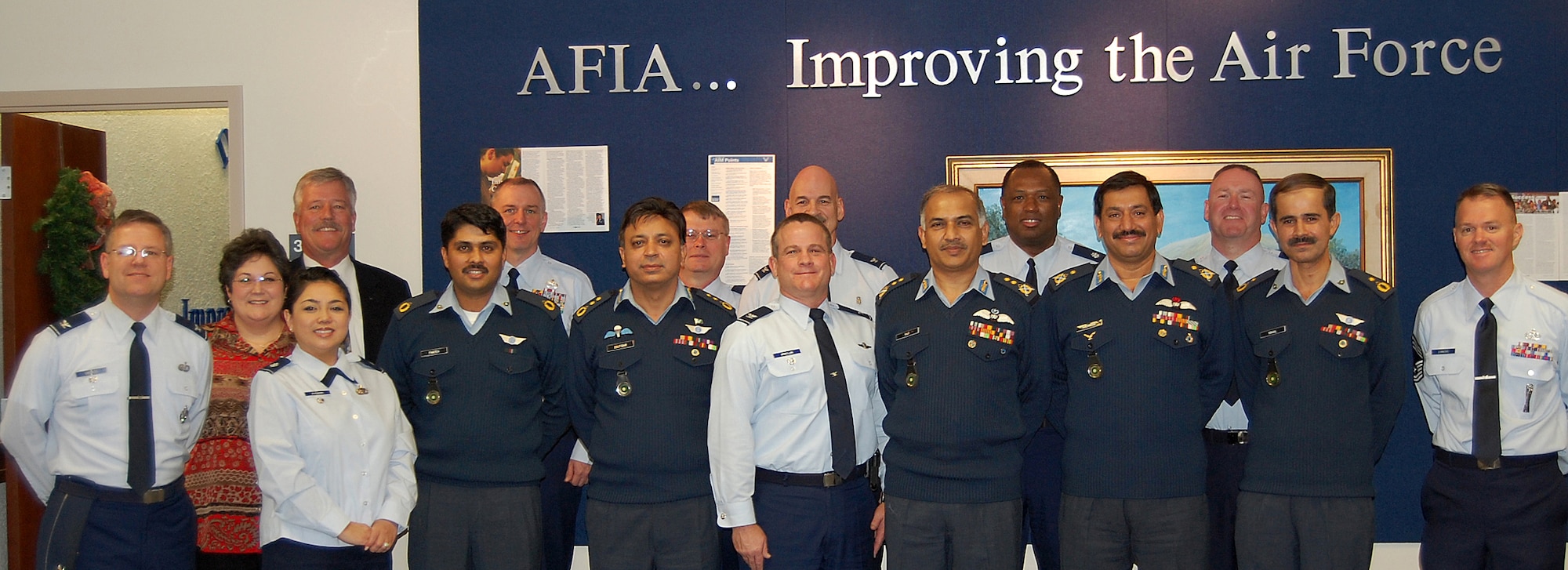 Pakistani air force Inspector General visits > Kirtland Air Force Base ...