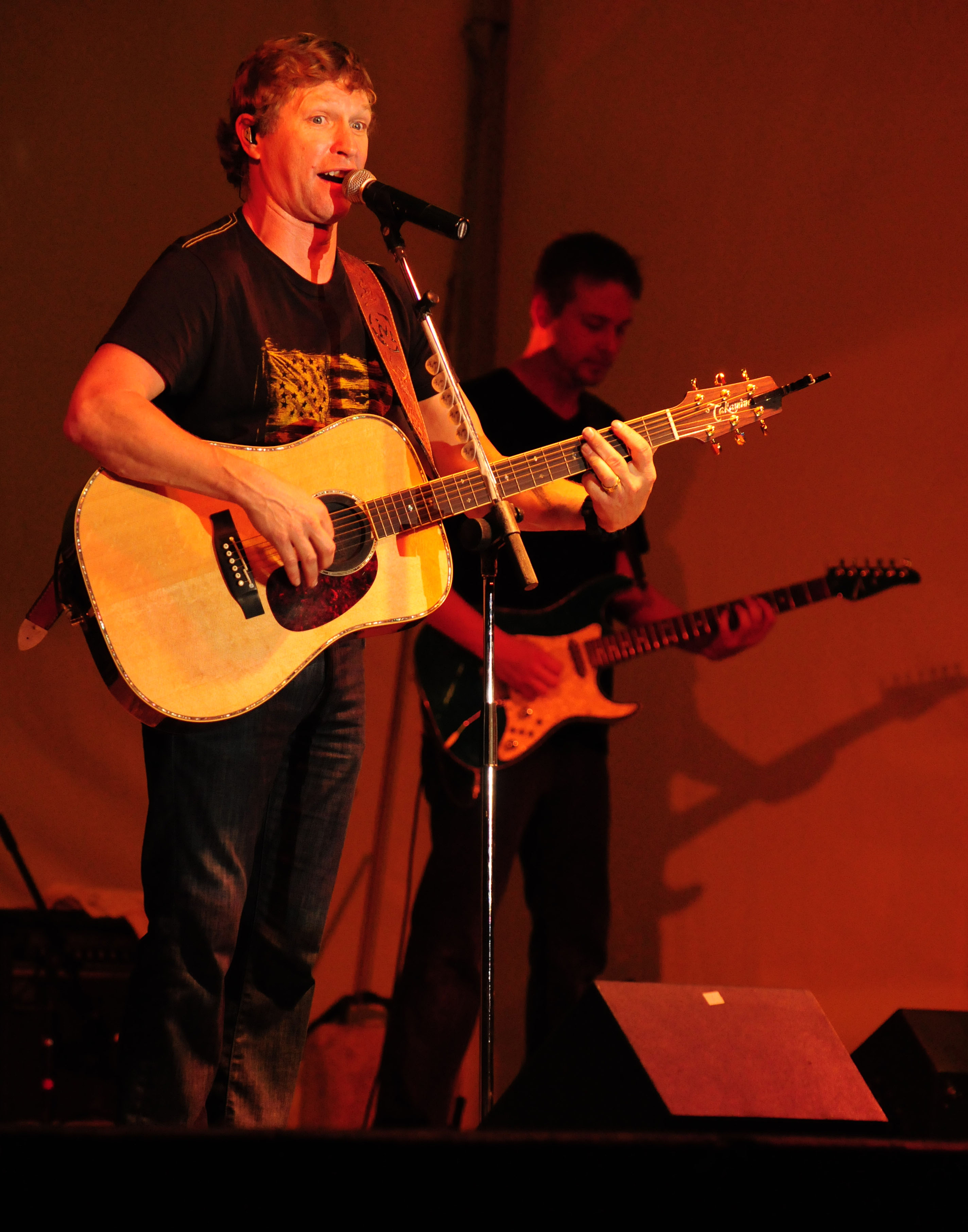 Country music star rocks out on Andersen AFB > Andersen Air Force Base ...