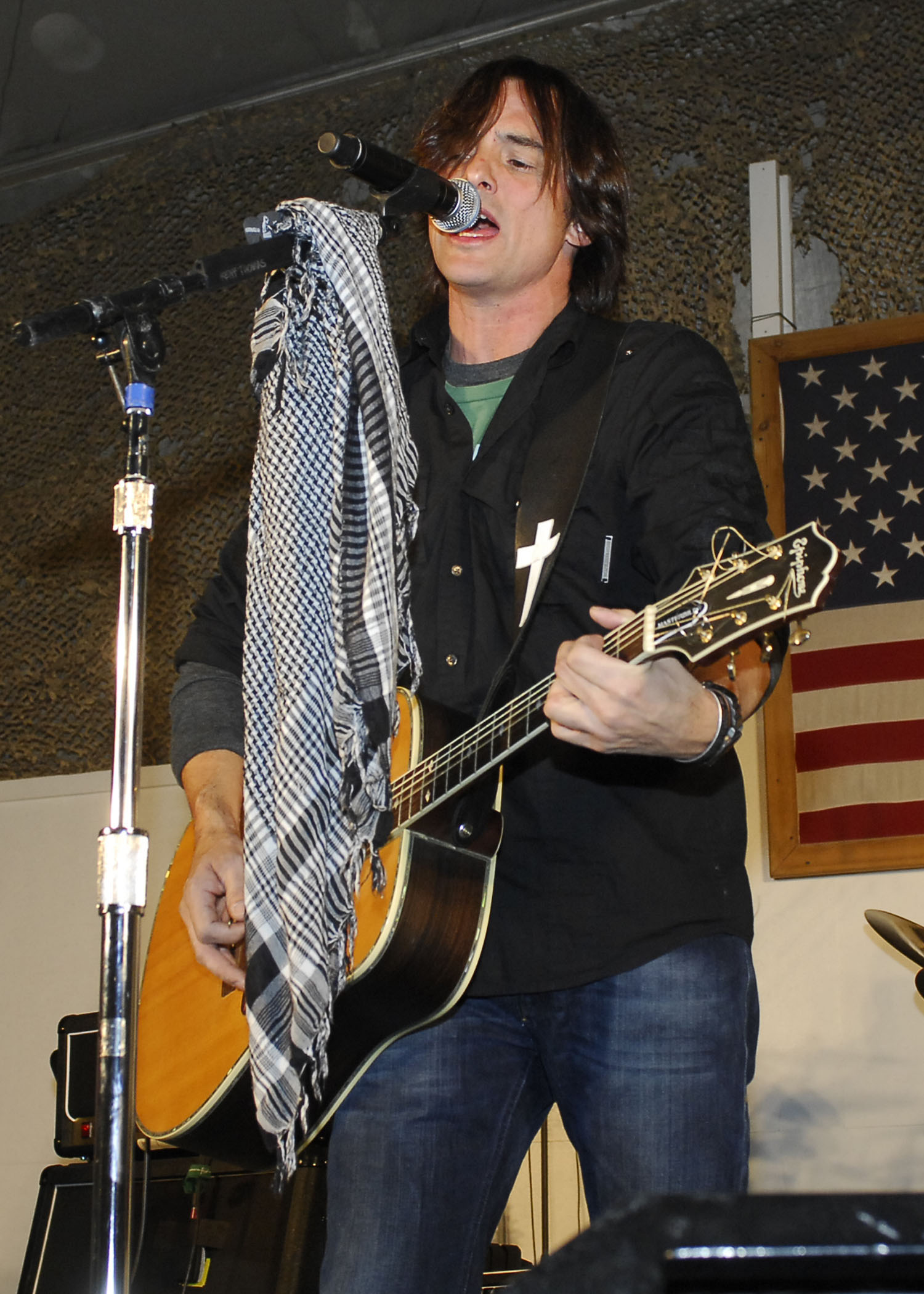 USO tour for the troops > Air Force > Article Display