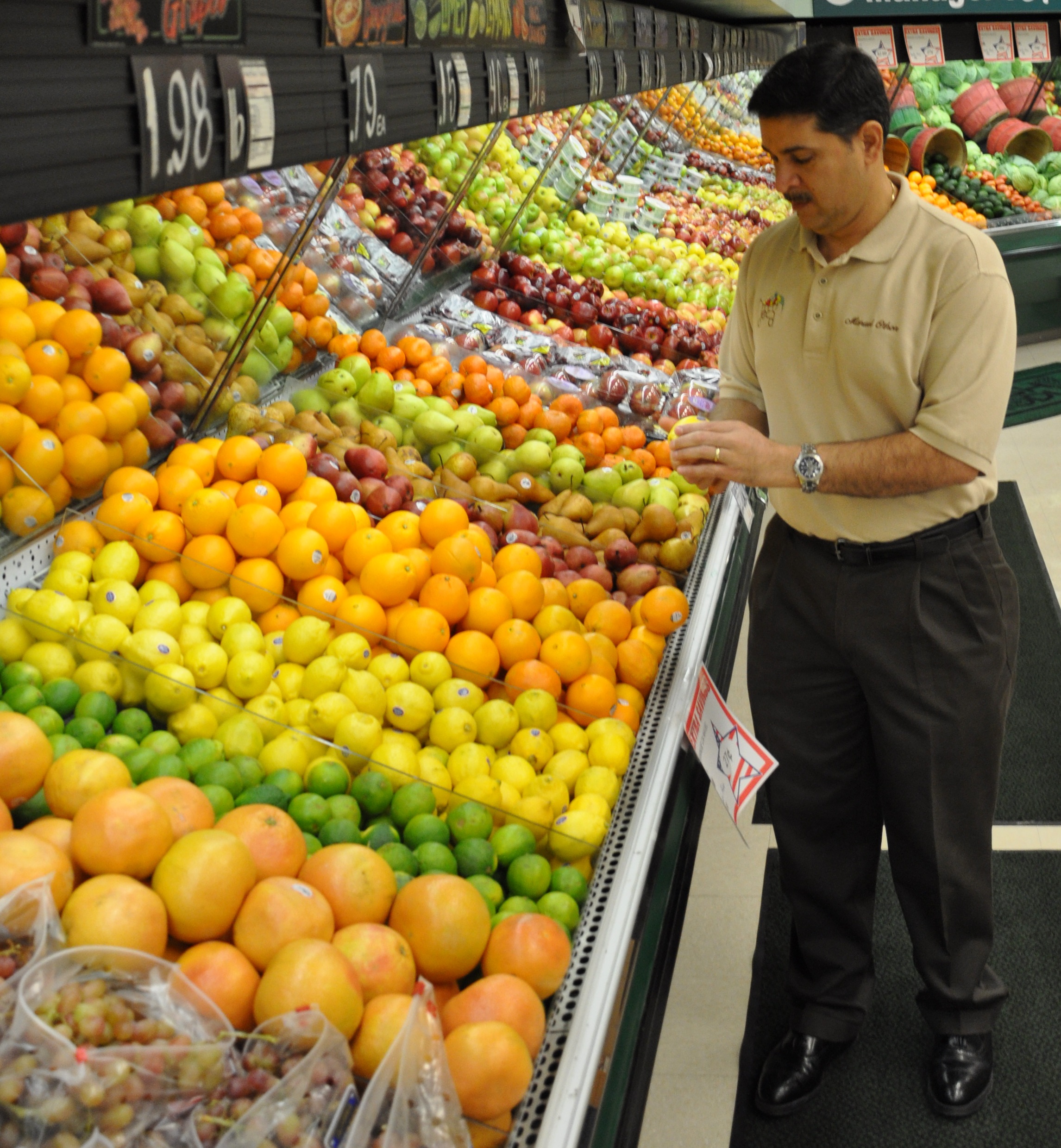 Long time commissary worker strives to make Laughlin’s better ...