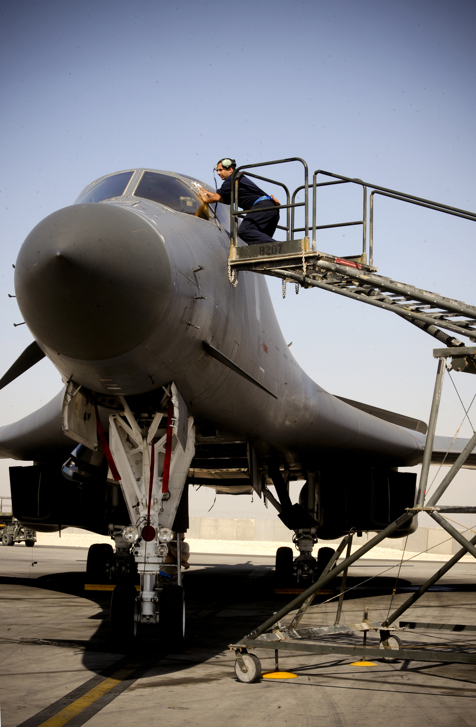 Airmen keep B-1B ready for bombs on target