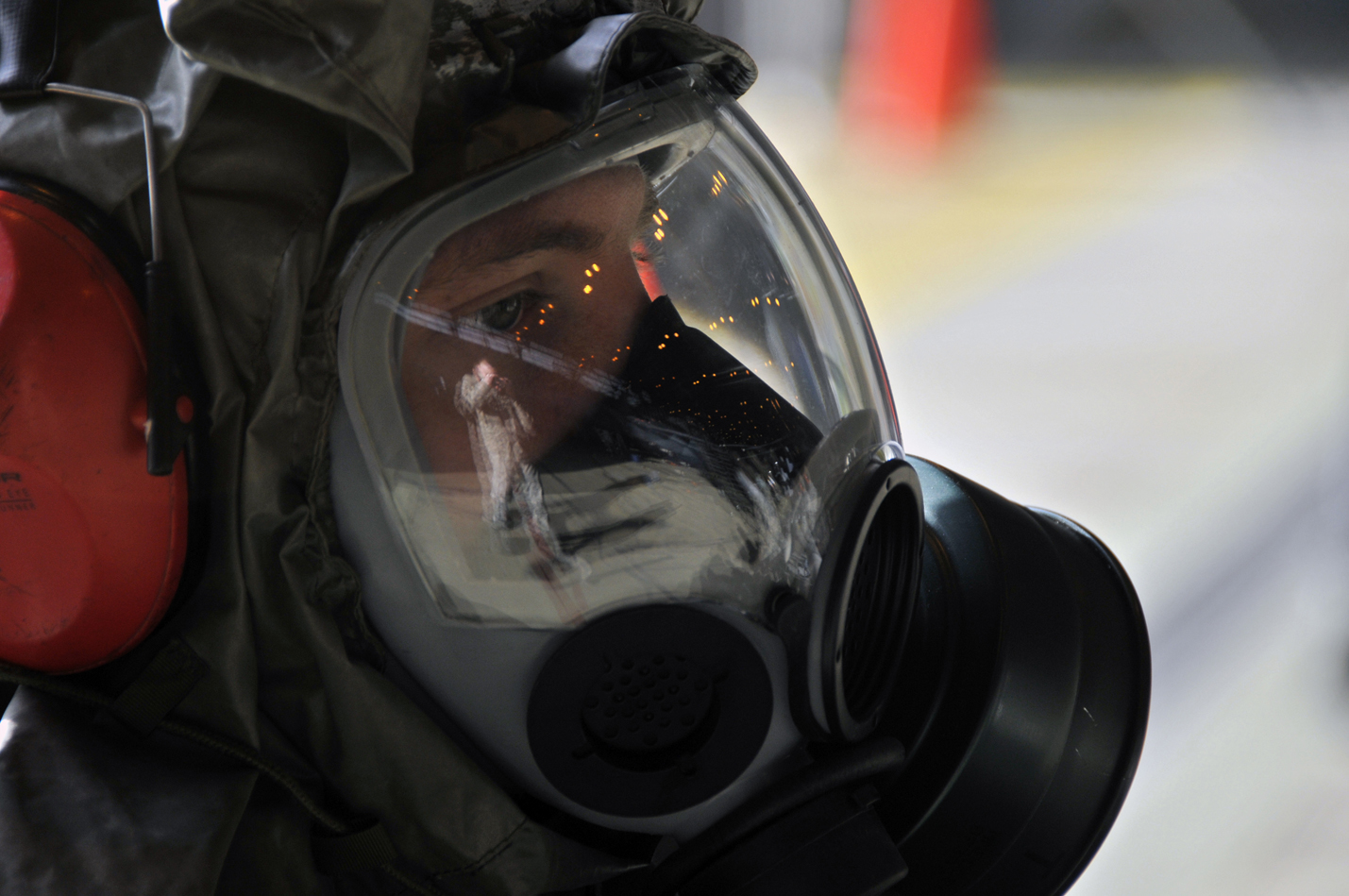 Load Crews qualify in MOPP 4 > Royal Air Force Lakenheath > Article Display
