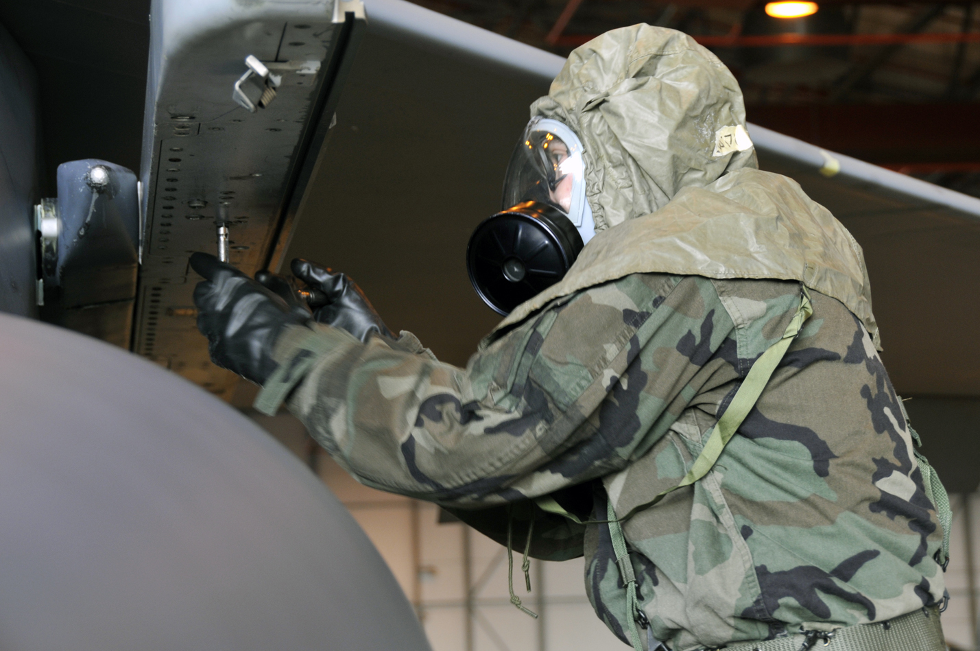 Load Crews qualify in MOPP 4 > Royal Air Force Lakenheath > Article Display