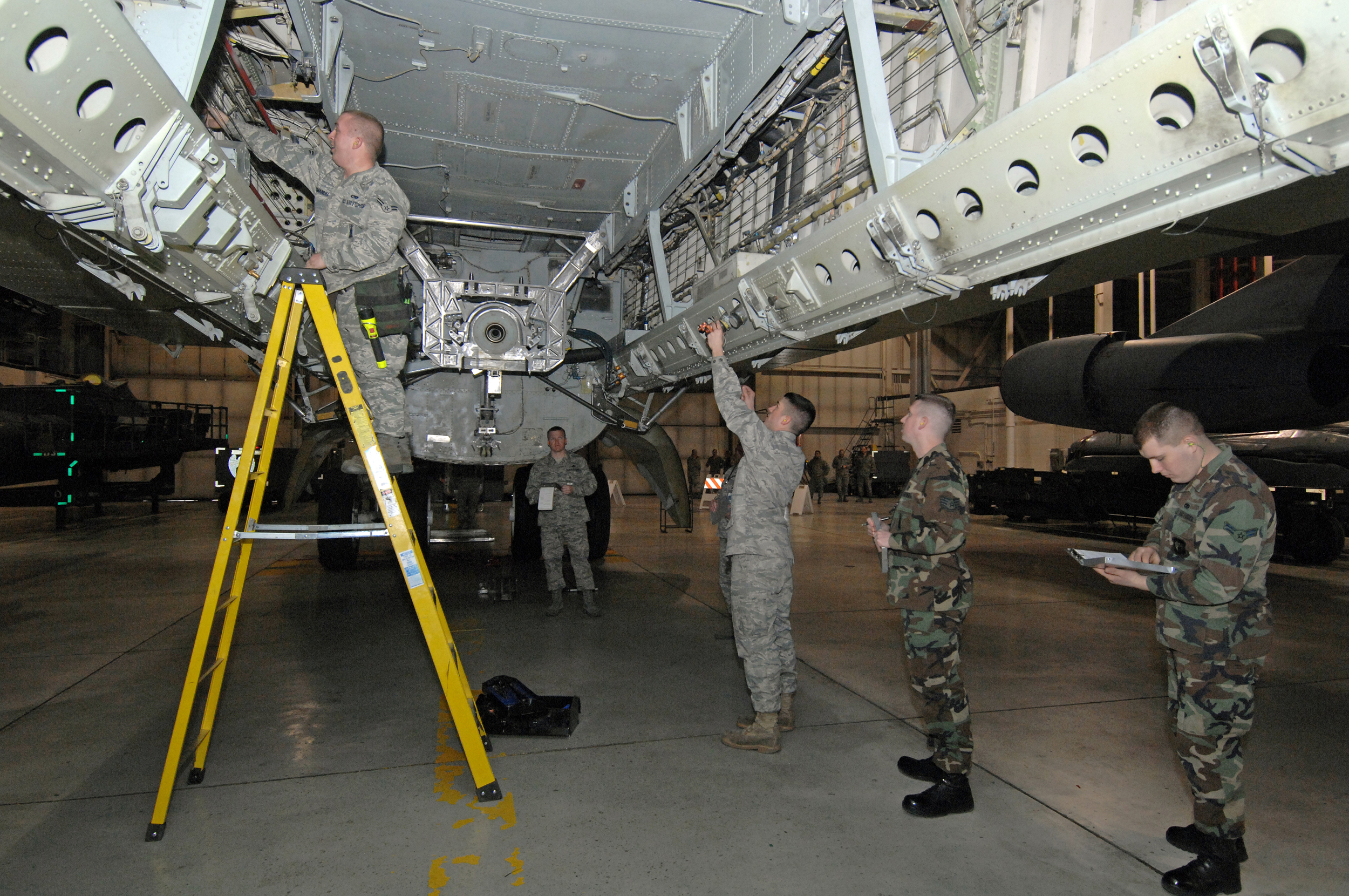 Warbirds compete in load competition > Air Combat Command > Article Display