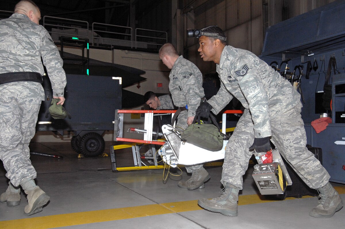 Warbirds compete in load competition > Air Combat Command > Article Display