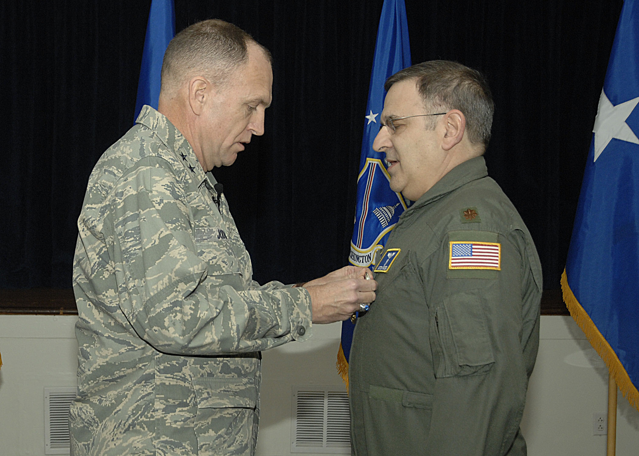 Airmen receive medals during quarterly AFDW Commander's Call > Air ...