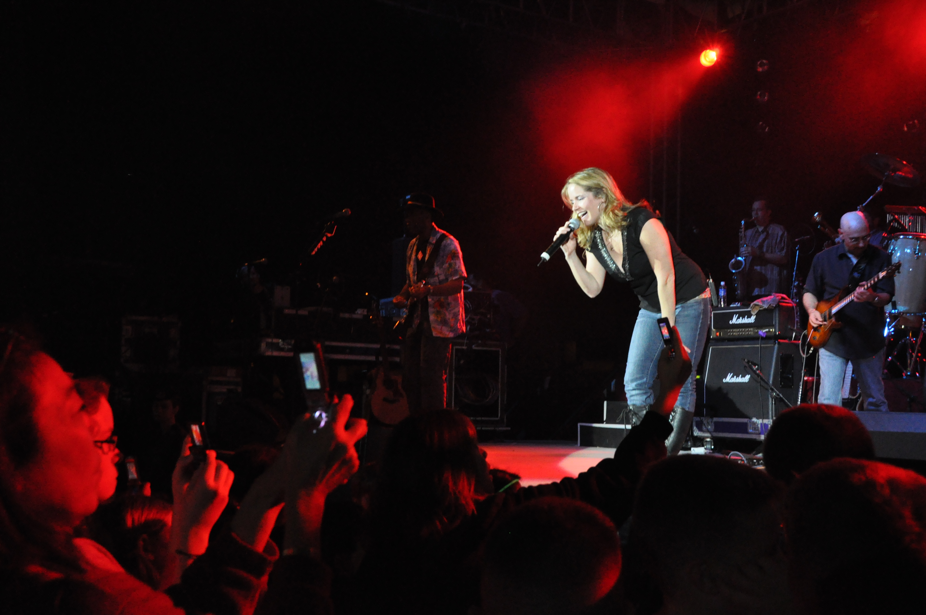 Gary Sinise, Lt Dan Band perform free USO concert for servicemembers ...