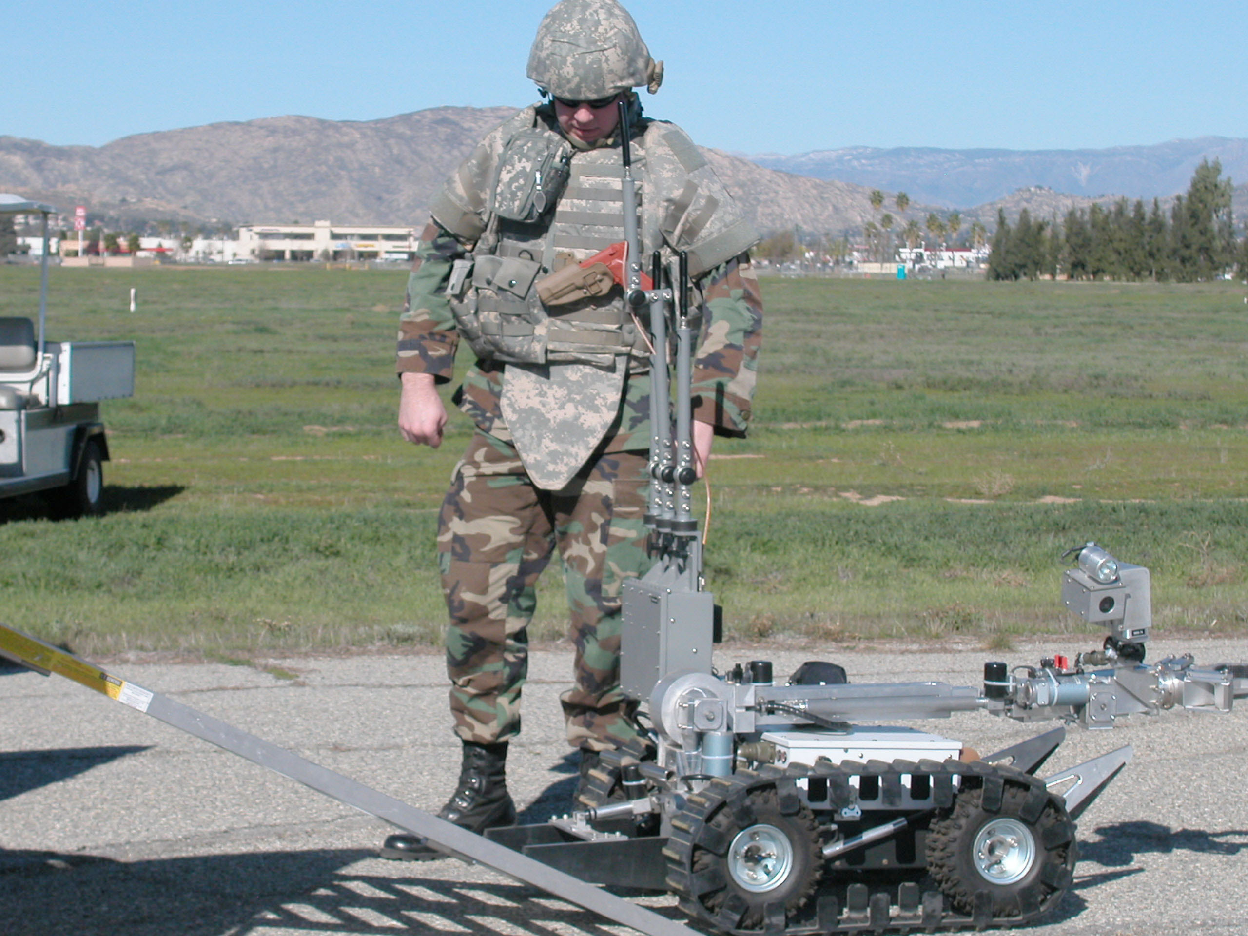 EOD trains to dismantle IED threats > United States Marine Corps ...