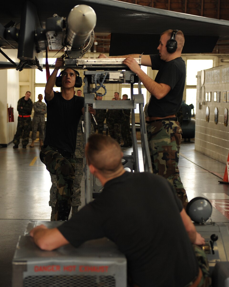 Bomb loading competition kicks off > Air Combat Command > Article Display