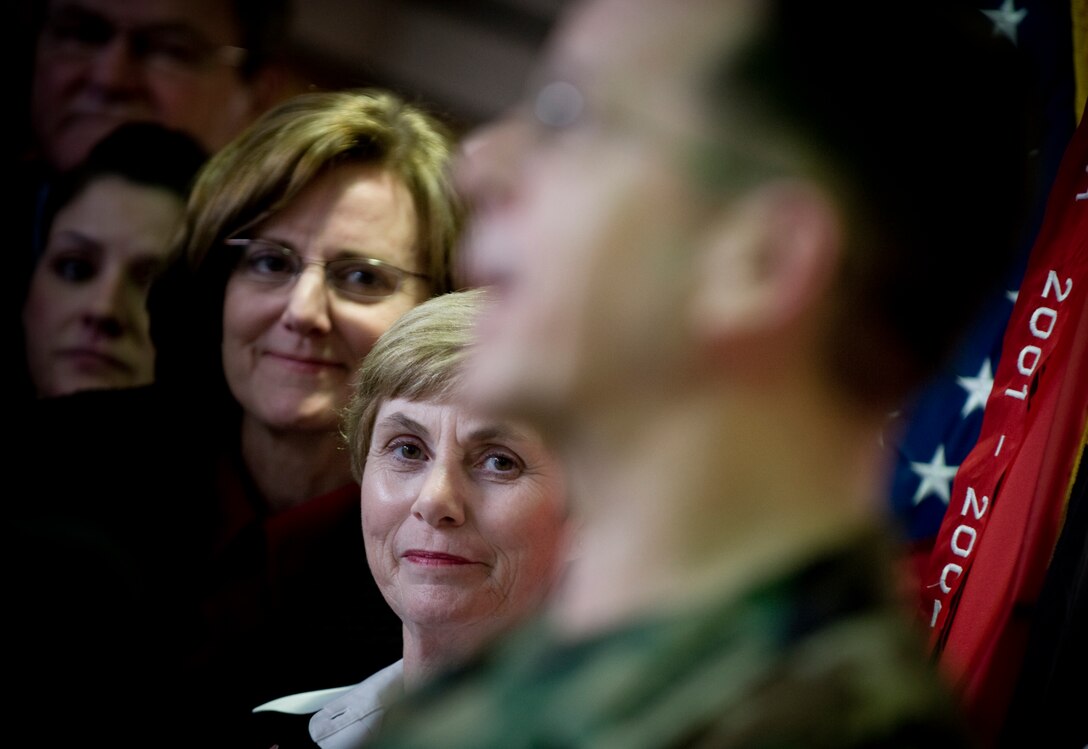 Deborah Mullen, center, wife of U.S. Navy Adm. Mike Mullen, chairman of ...