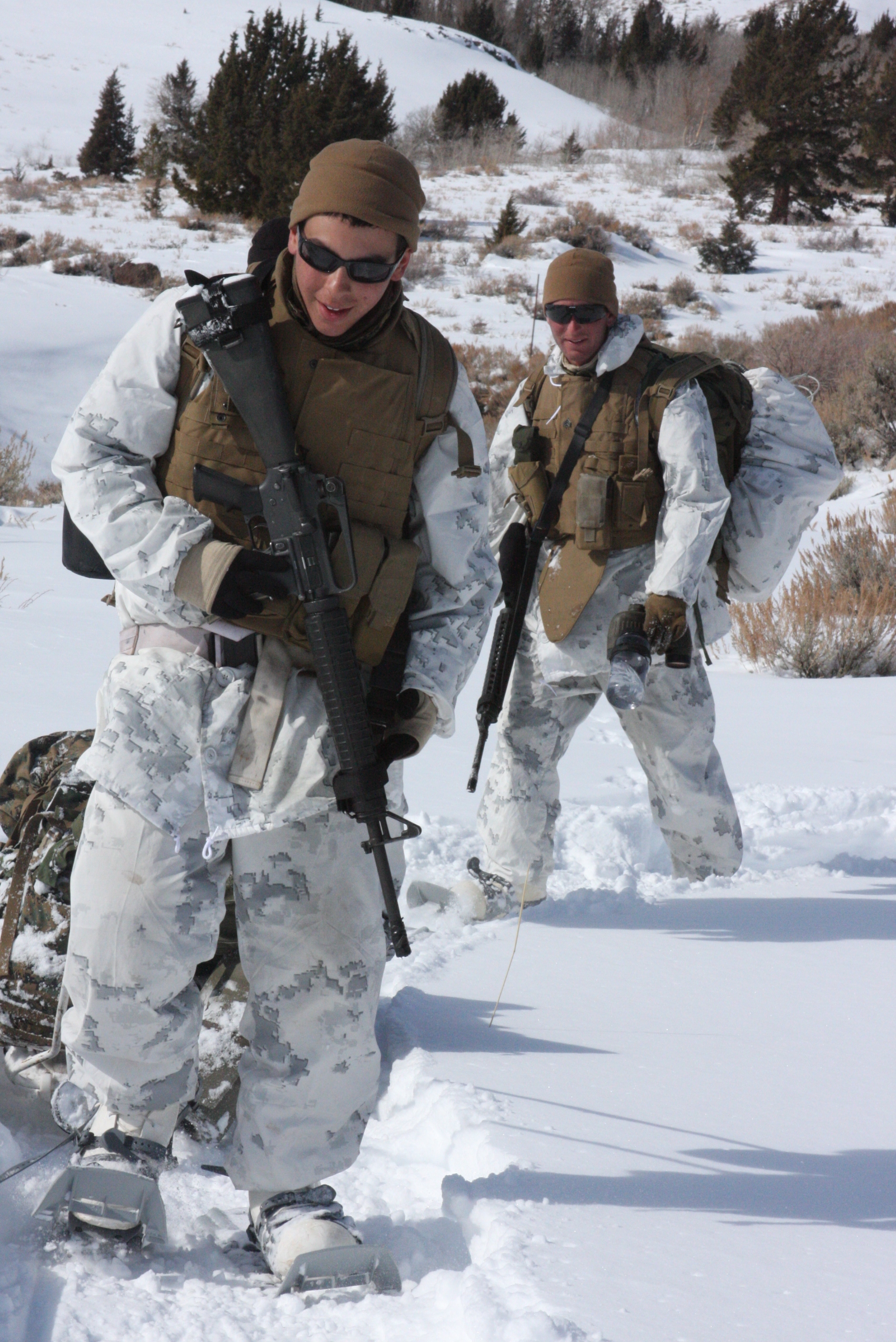 US Marines March across frozen landscape [6096x3429] : r/MilitaryPorn