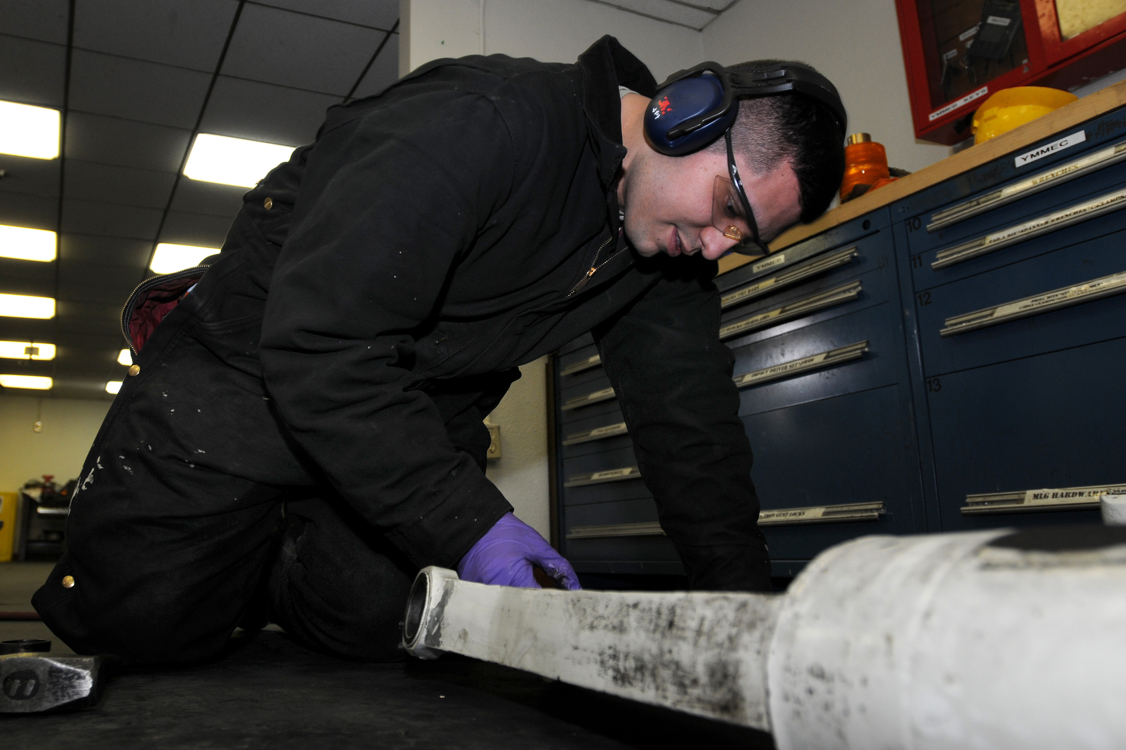 Hard-working maintainers > Yokota Air Base > Article Display
