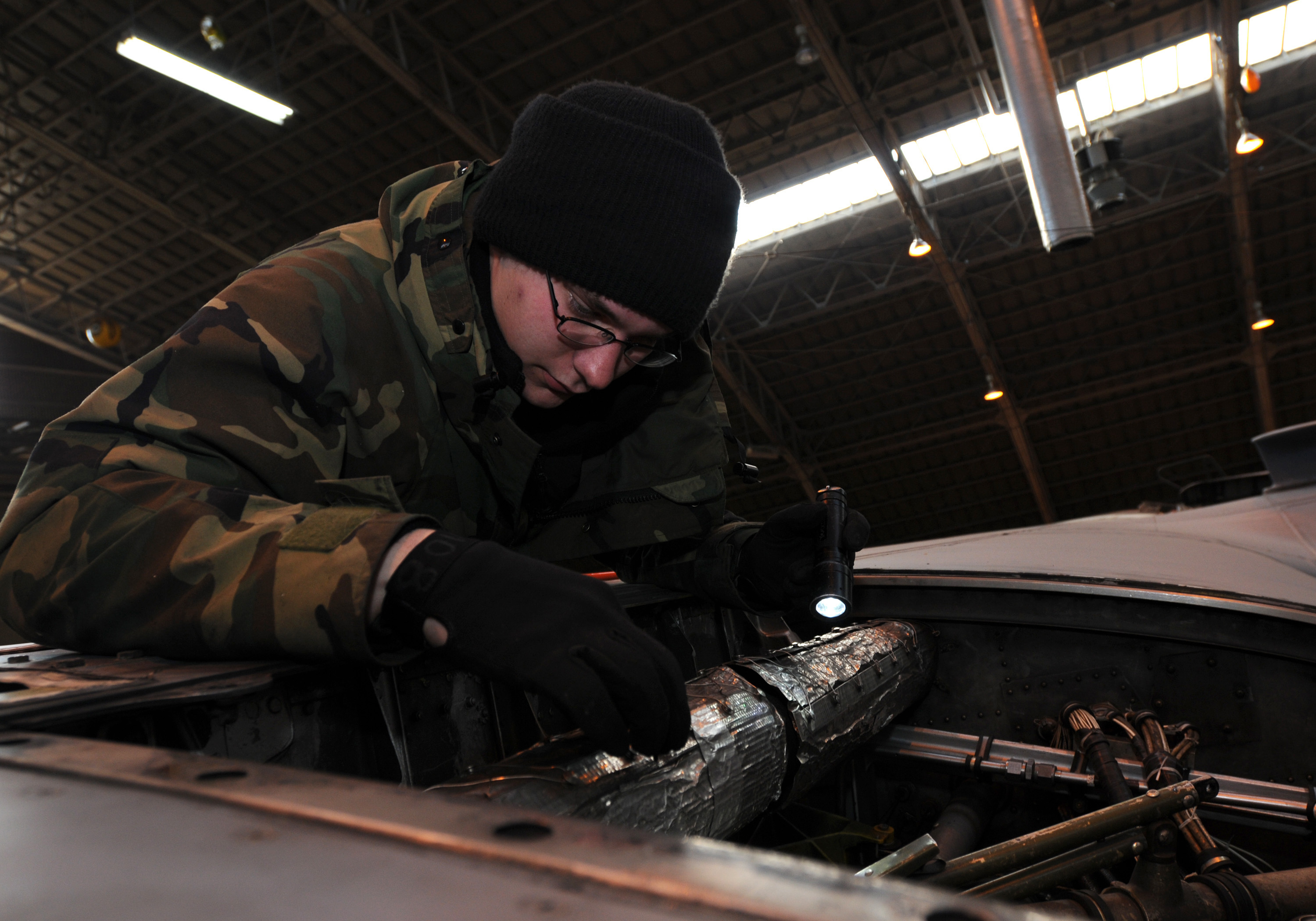 Hard-working maintainers > Yokota Air Base > Article Display