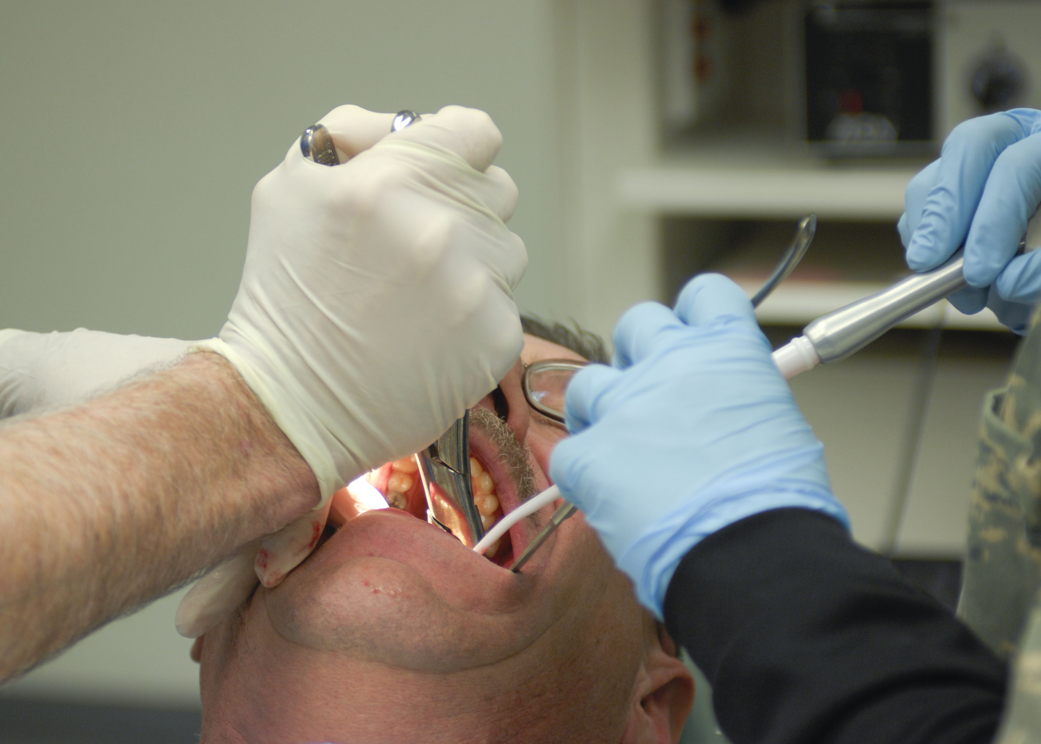 Dental unit goes on hygiene offensive > U.S. Air Forces Central > Display