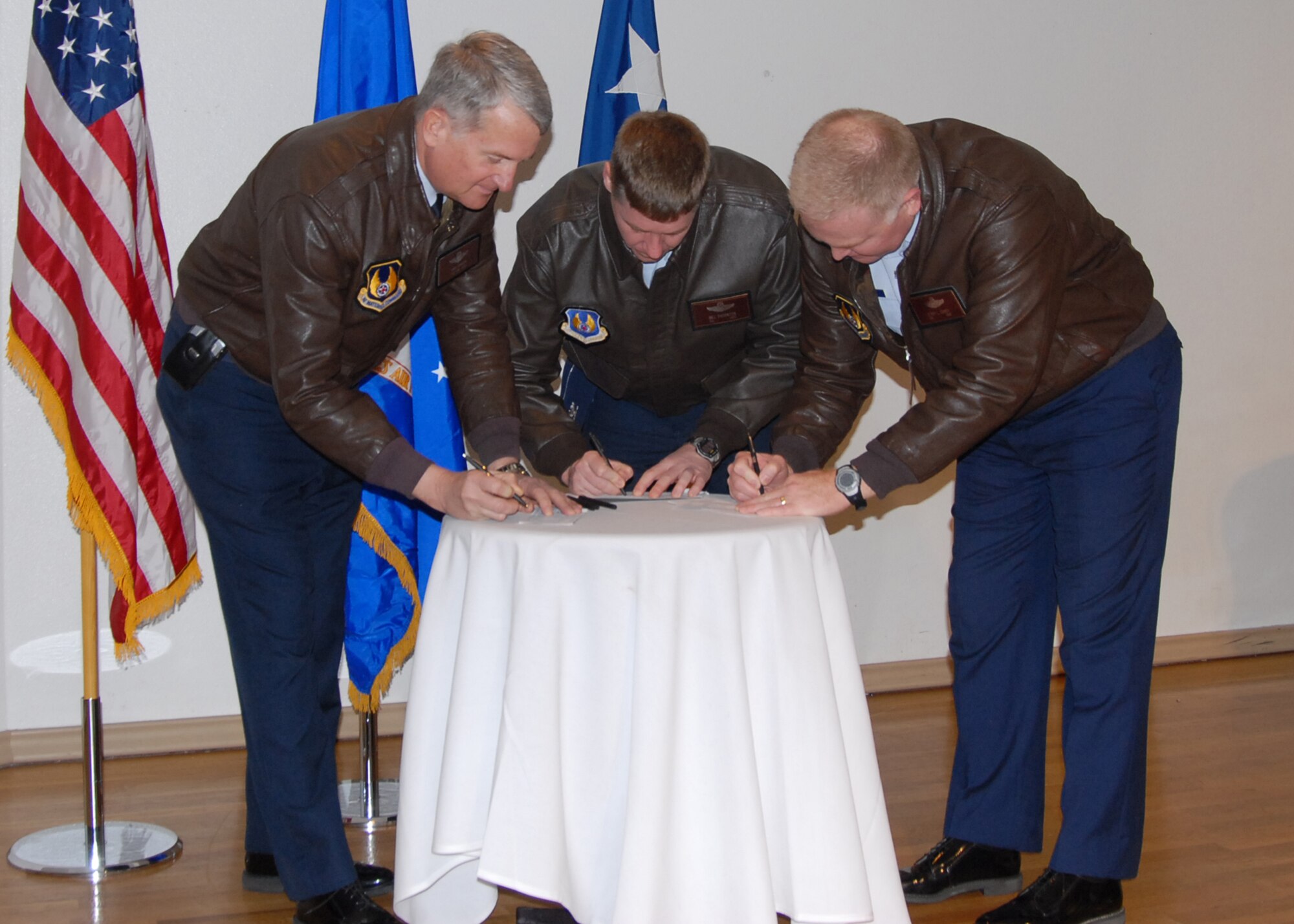 Edwards leadership kicks off 2009 AFAF campaign > Edwards Air Force ... Edwards leadership kicks off 2009 AFAF campaign > Edwards Air Force ...