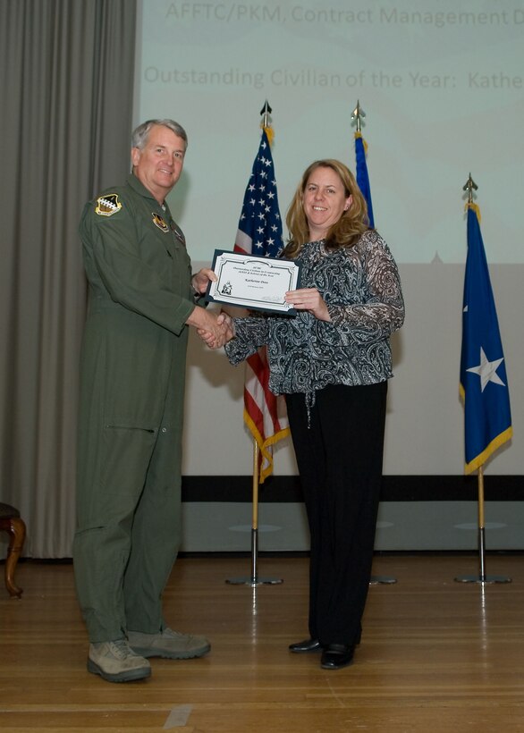 Edwards Airmen receive Air Force Materiel Command awards