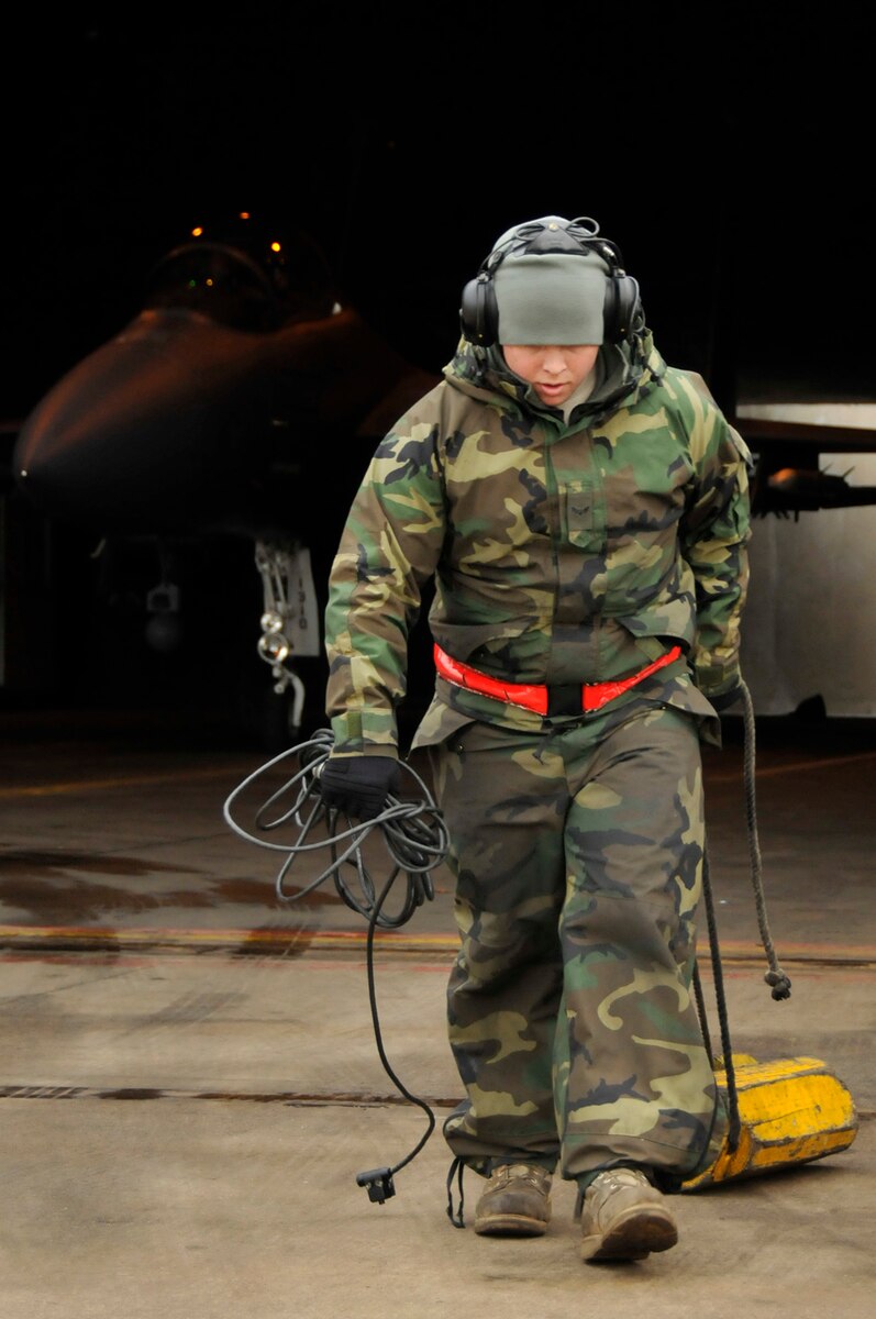 Hard-charging crew chiefs for high-powered aircraft > Royal Air Force ...