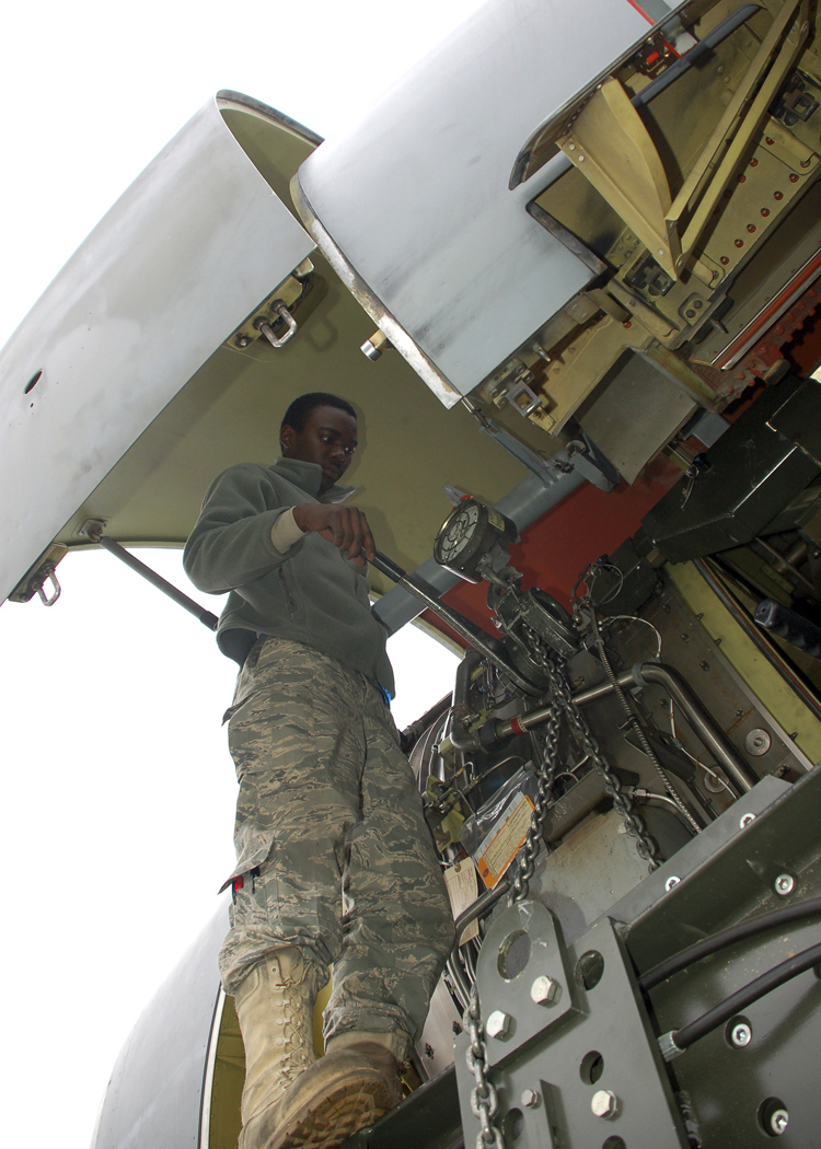 KC-135 crew makes Manas tankers' missions happen > U.S. Air Forces ...