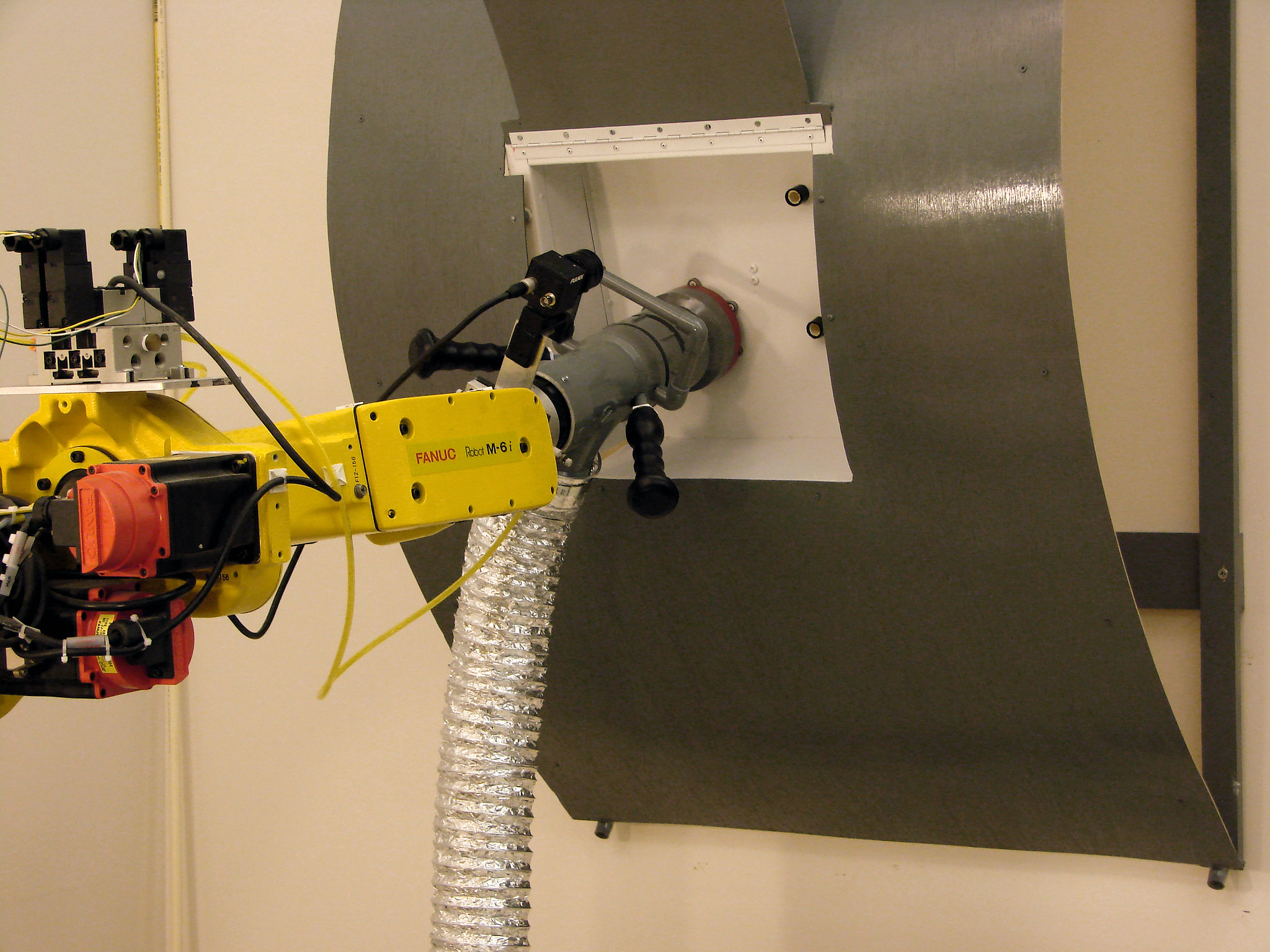 Air Force officials look at robots for aircraft ground refueling > Air ...