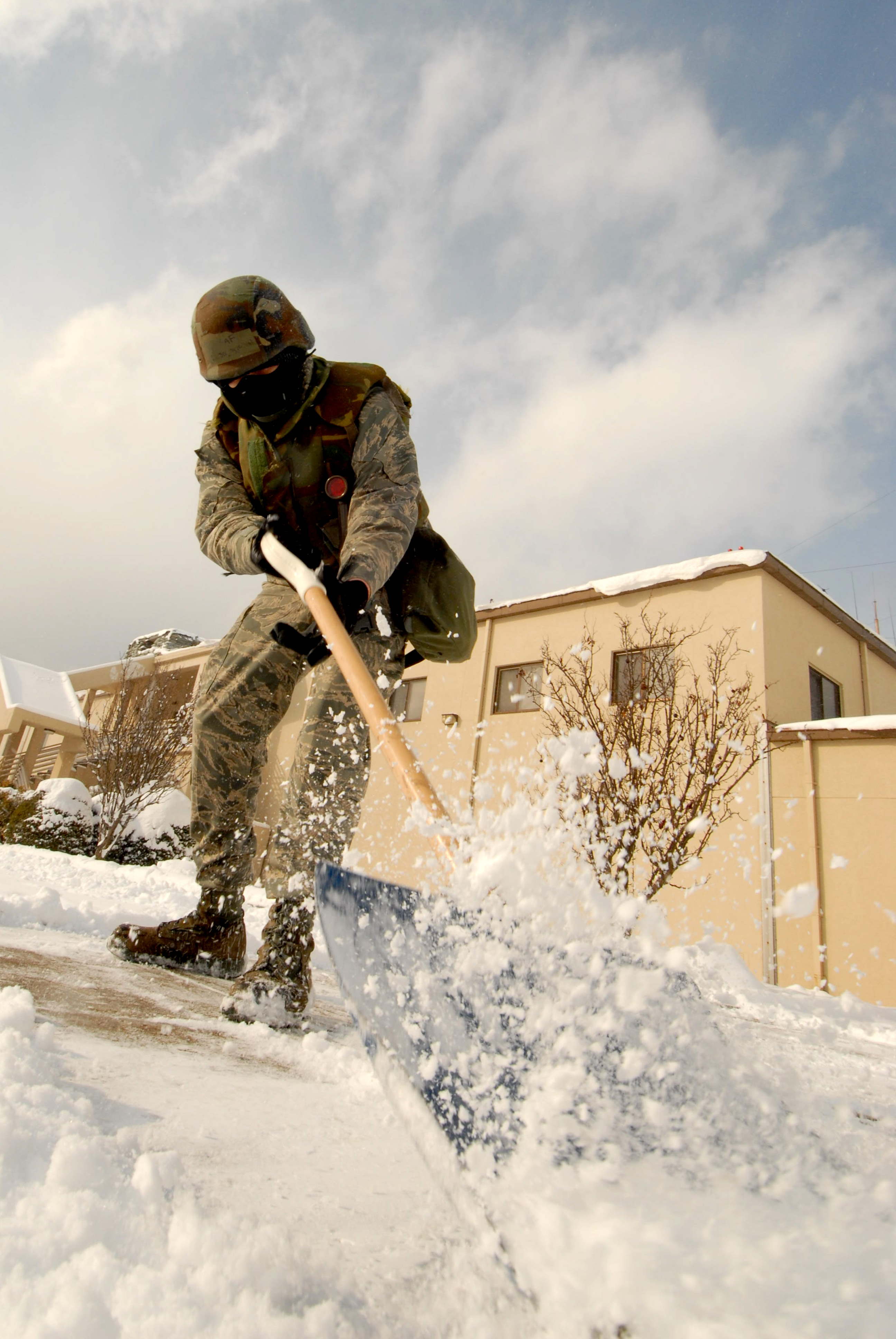'War' continues despite frigid conditions, snow > Kunsan Air Base ...