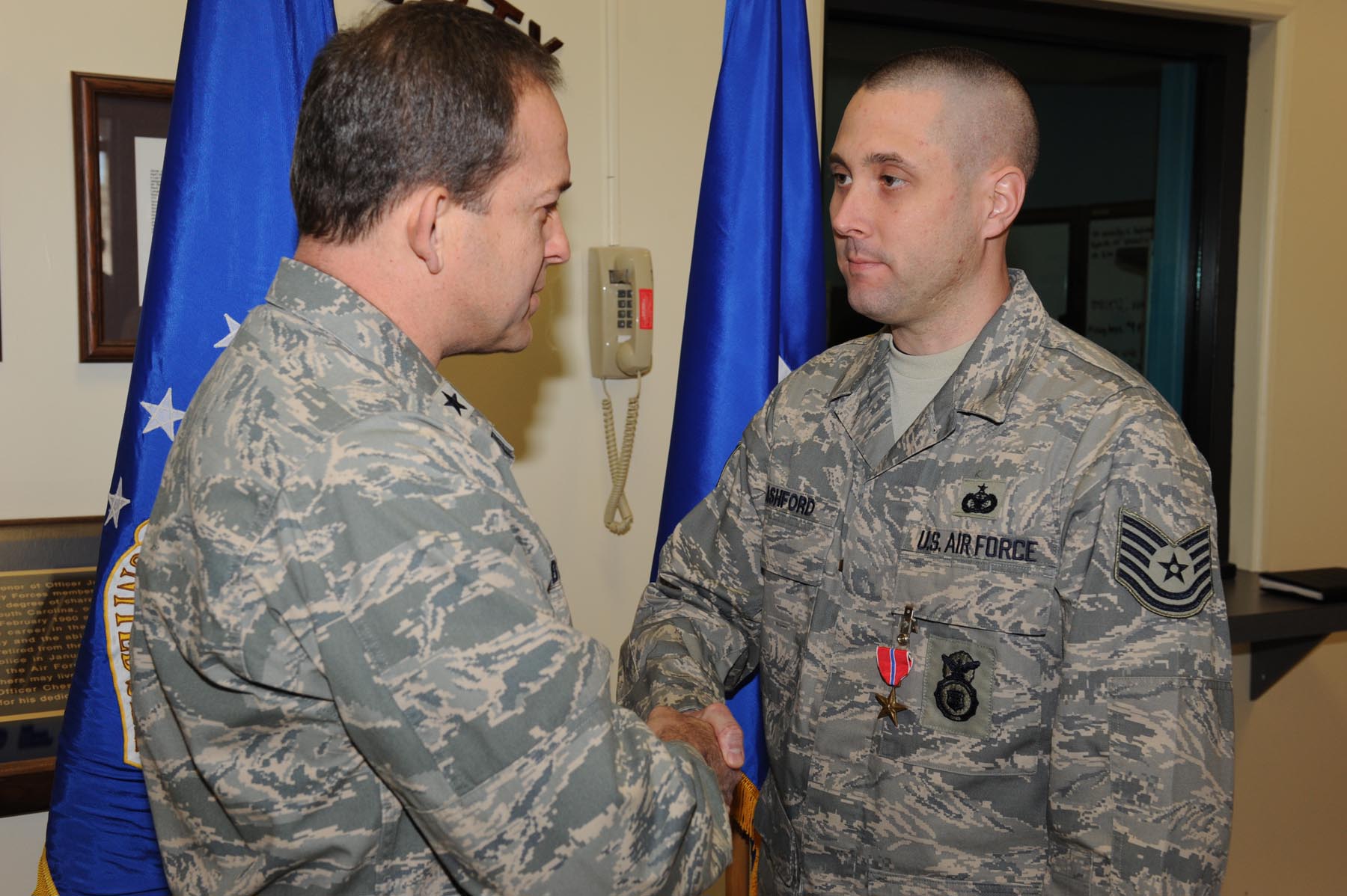 SF Airman receives Bronze Star > Shaw Air Force Base > Article Display