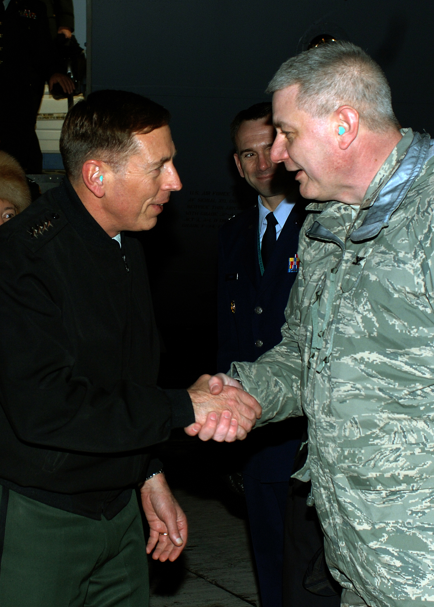 General Petraeus visits Manas Air Base > Air Force > Article Display