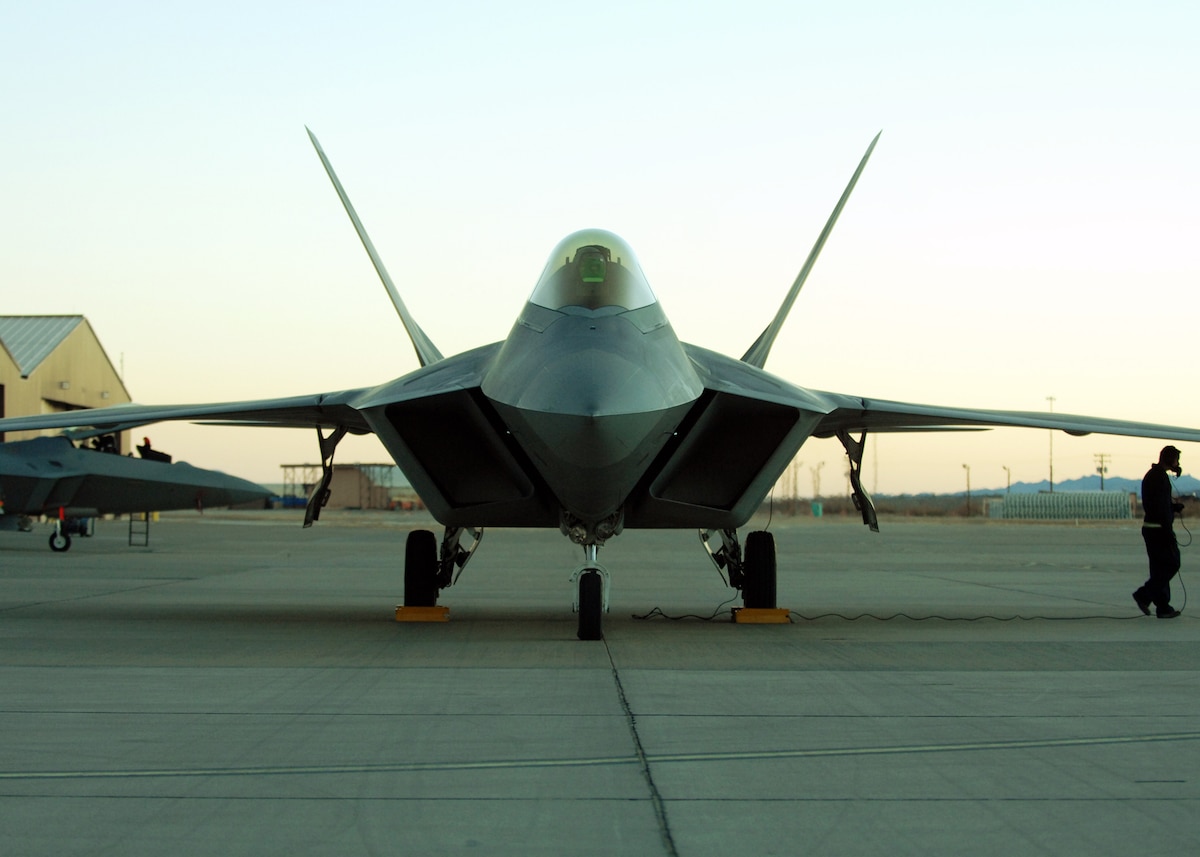 F-22A Night Ops > Holloman Air Force Base > Article Display