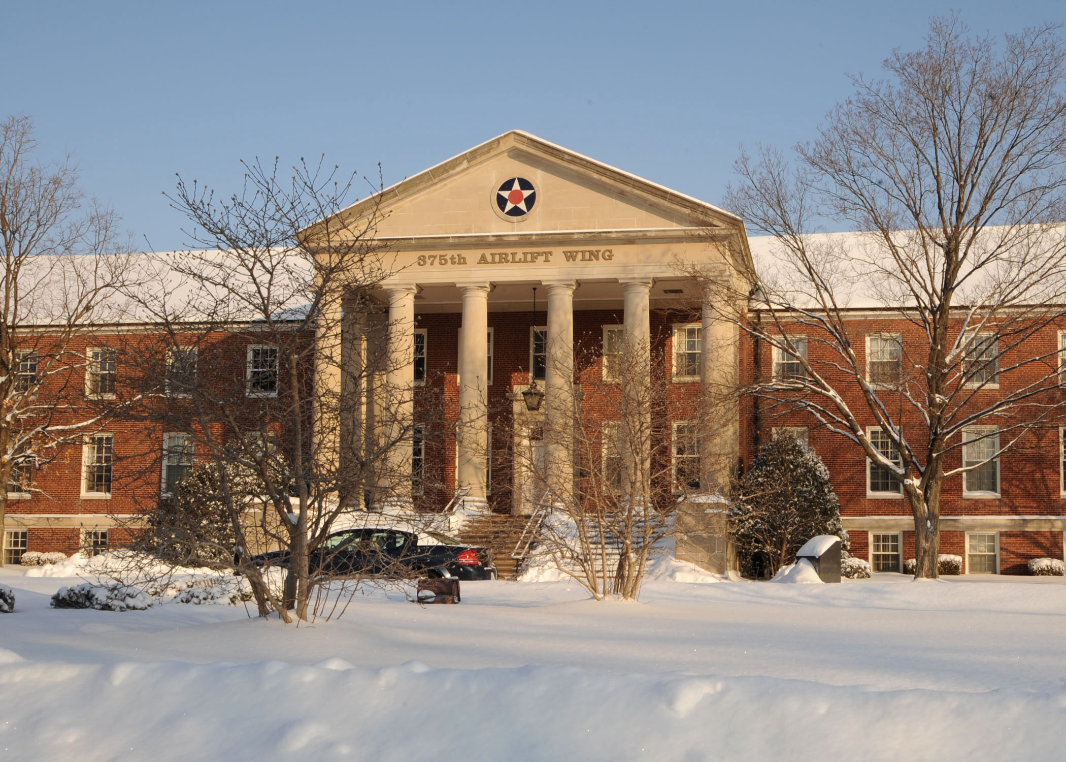 Snow covered Scott > Scott Air Force Base > Article Display