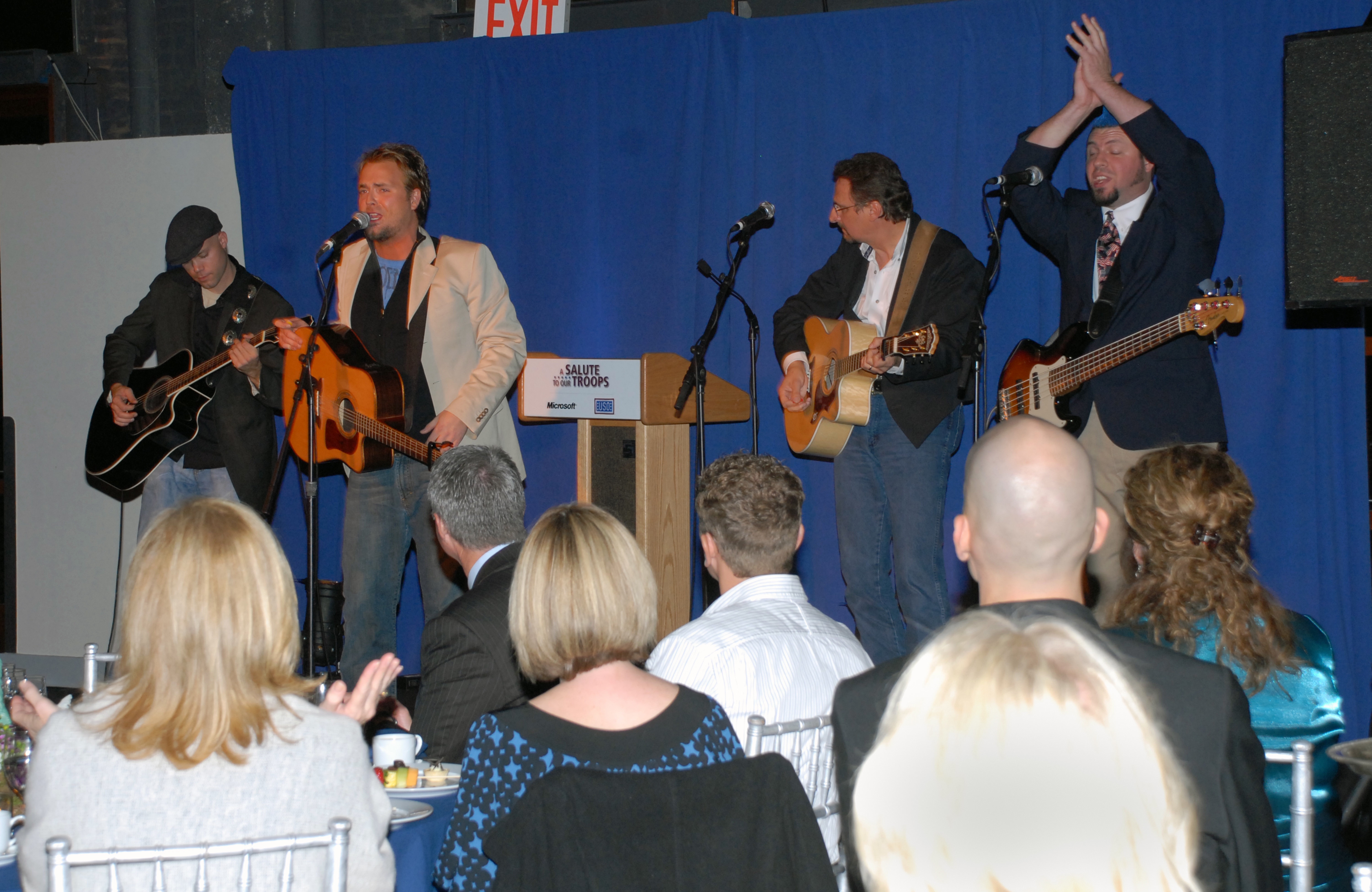Country singer-songwriter Stephen Cochran and his band play for wounded ...